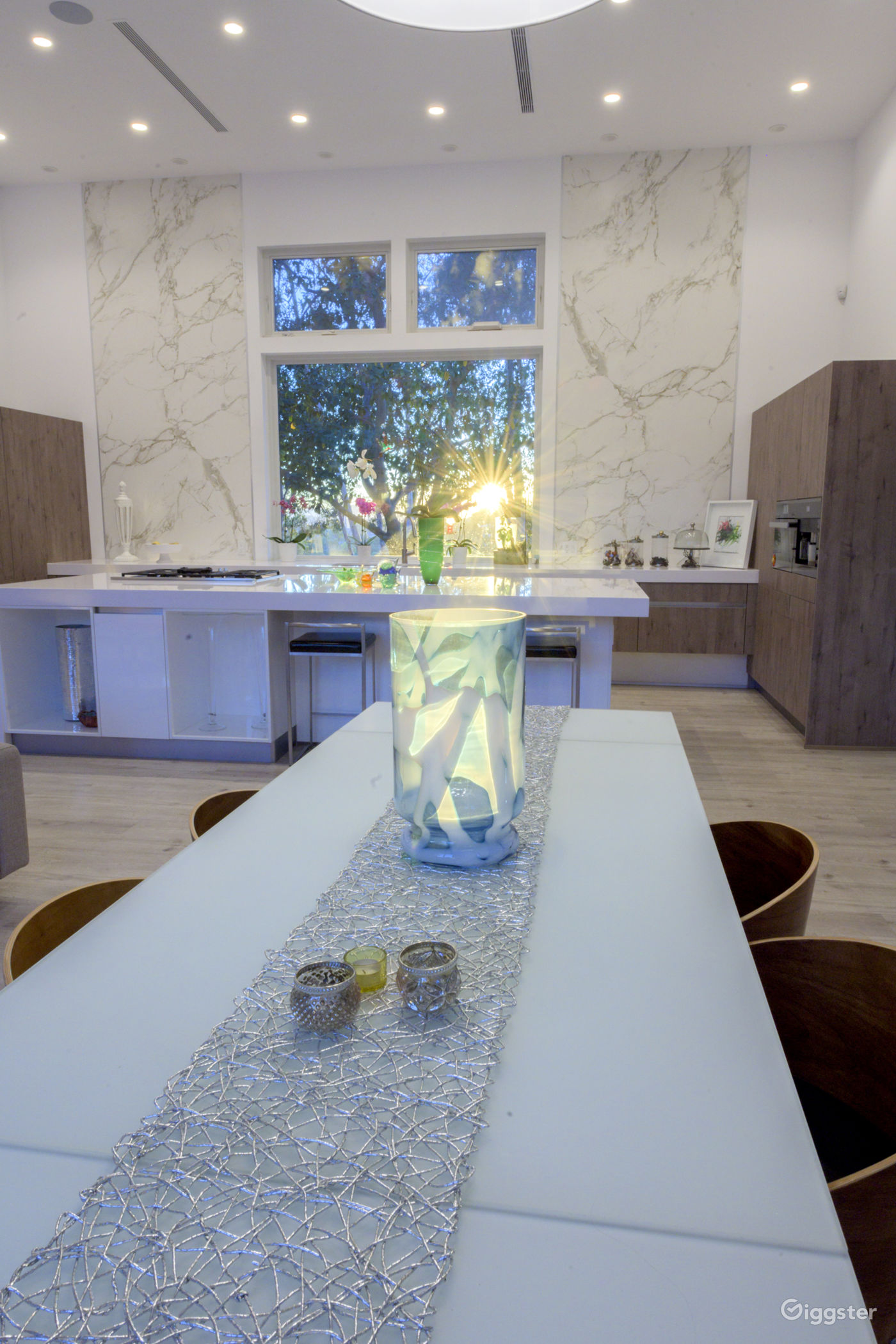 Modern Mid Century Villa-HIGH CEILING | Rent this location on Giggster