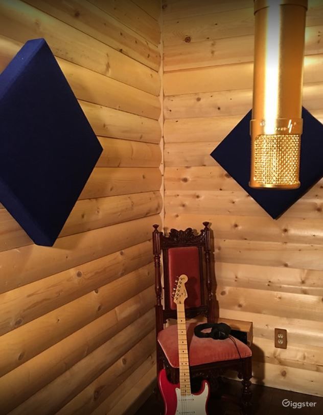 Cutting-Edge Log Cabin Recording Studio in Texas Countryside | Rent ...