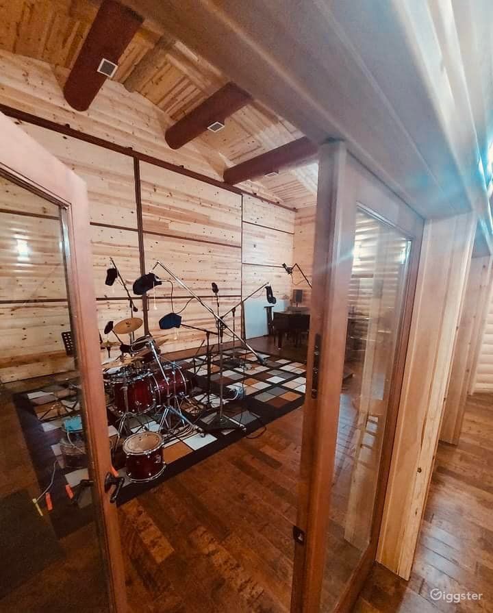Cutting-Edge Log Cabin Recording Studio in Texas Countryside | Rent ...