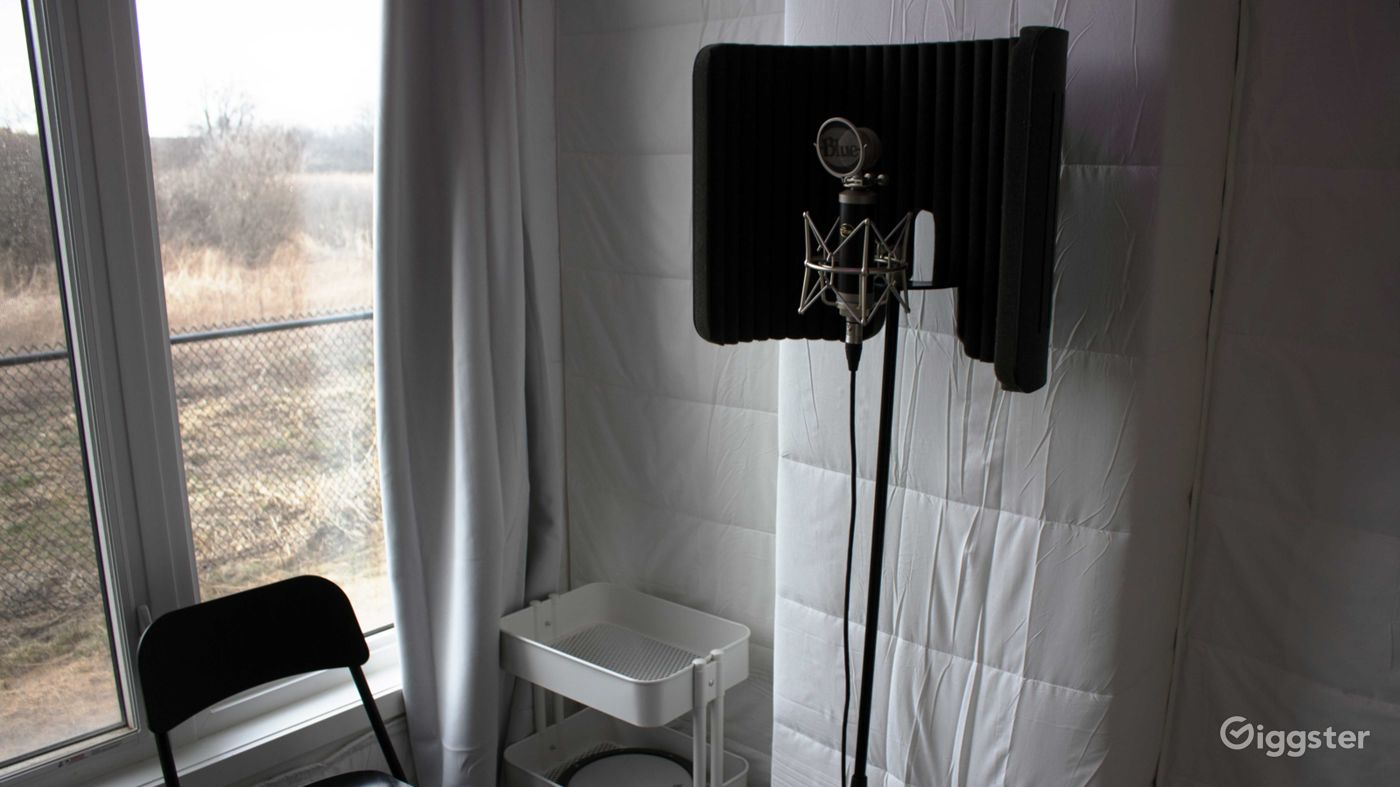 Cozy Recording Studio With Booth | Rent this location on Giggster