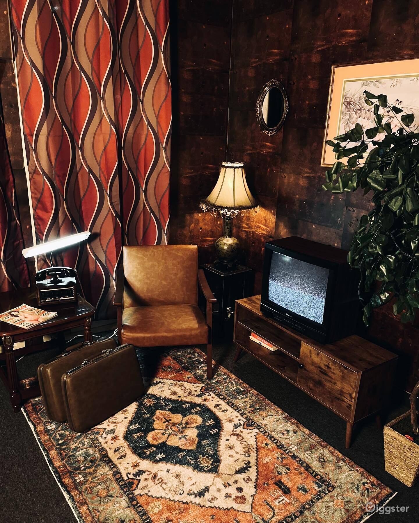 Midtown Vintage Atlanta Retro Parlor | Rent this location on Giggster