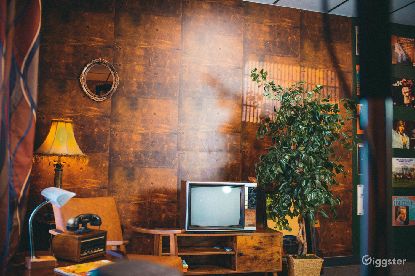 Midtown Vintage Atlanta Retro Parlor | Rent this location on Giggster