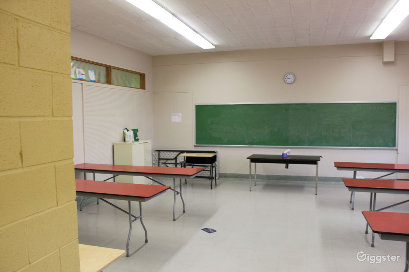 Classroom - 30-45 people - [Room 204]- Montréal | Rent this location on ...