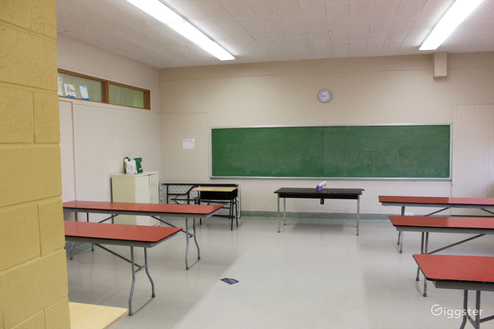 Classroom - 30-45 people - [Room 204]- Montréal | Rent this location on ...