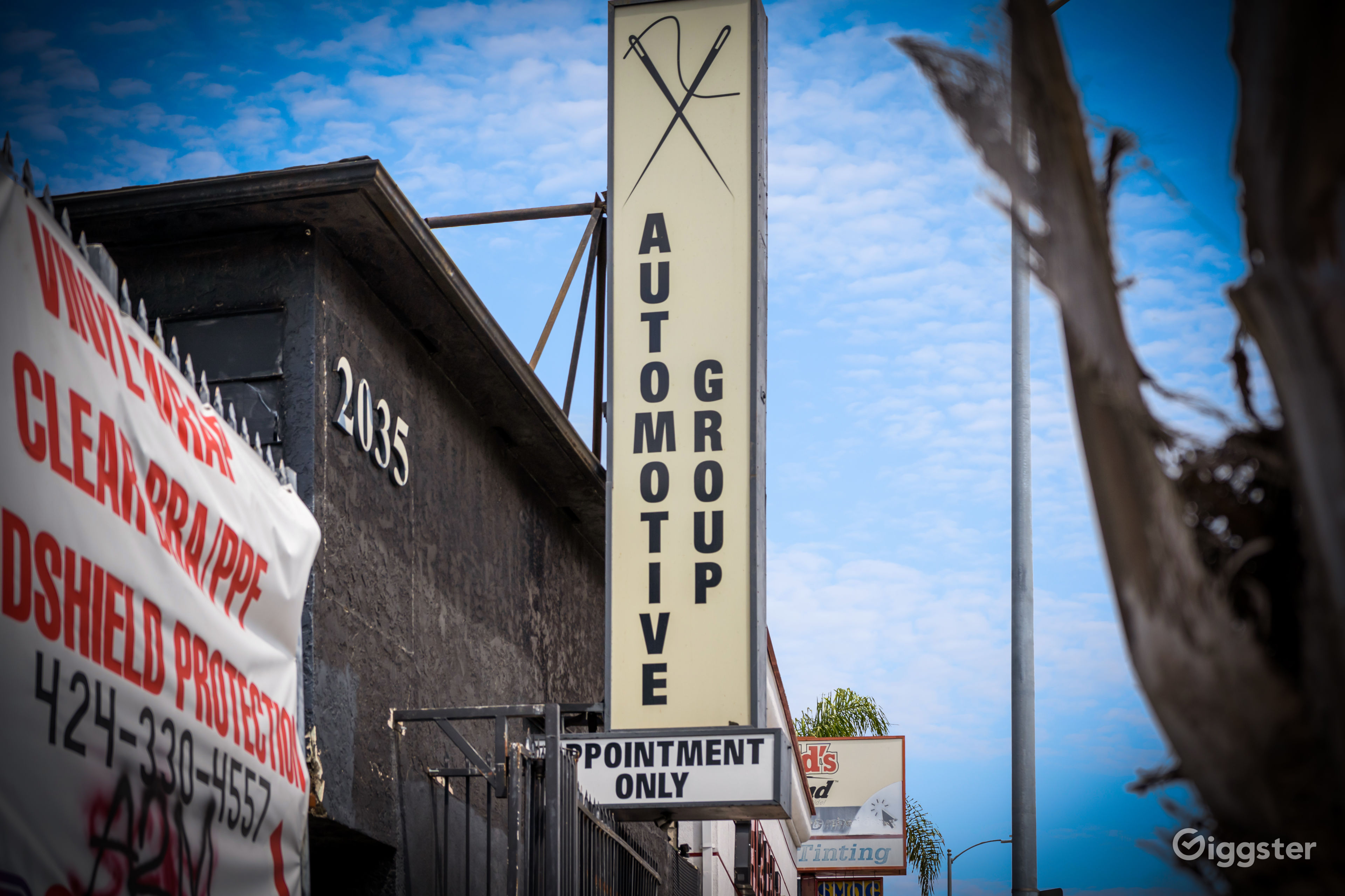 HOLLYWOOD EXOTIC BODY SHOP | Rent this location on Giggster