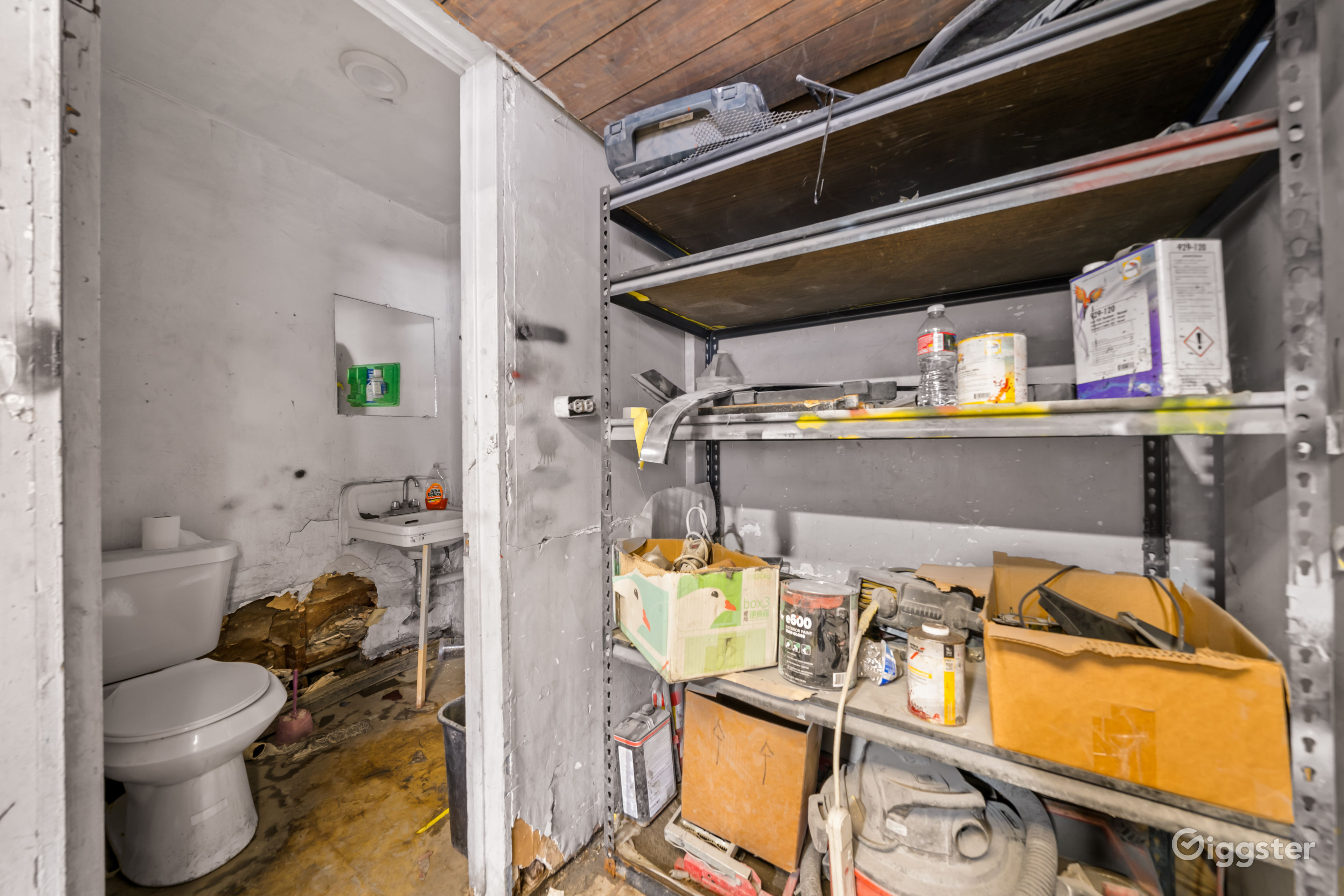 HOLLYWOOD EXOTIC BODY SHOP | Rent this location on Giggster