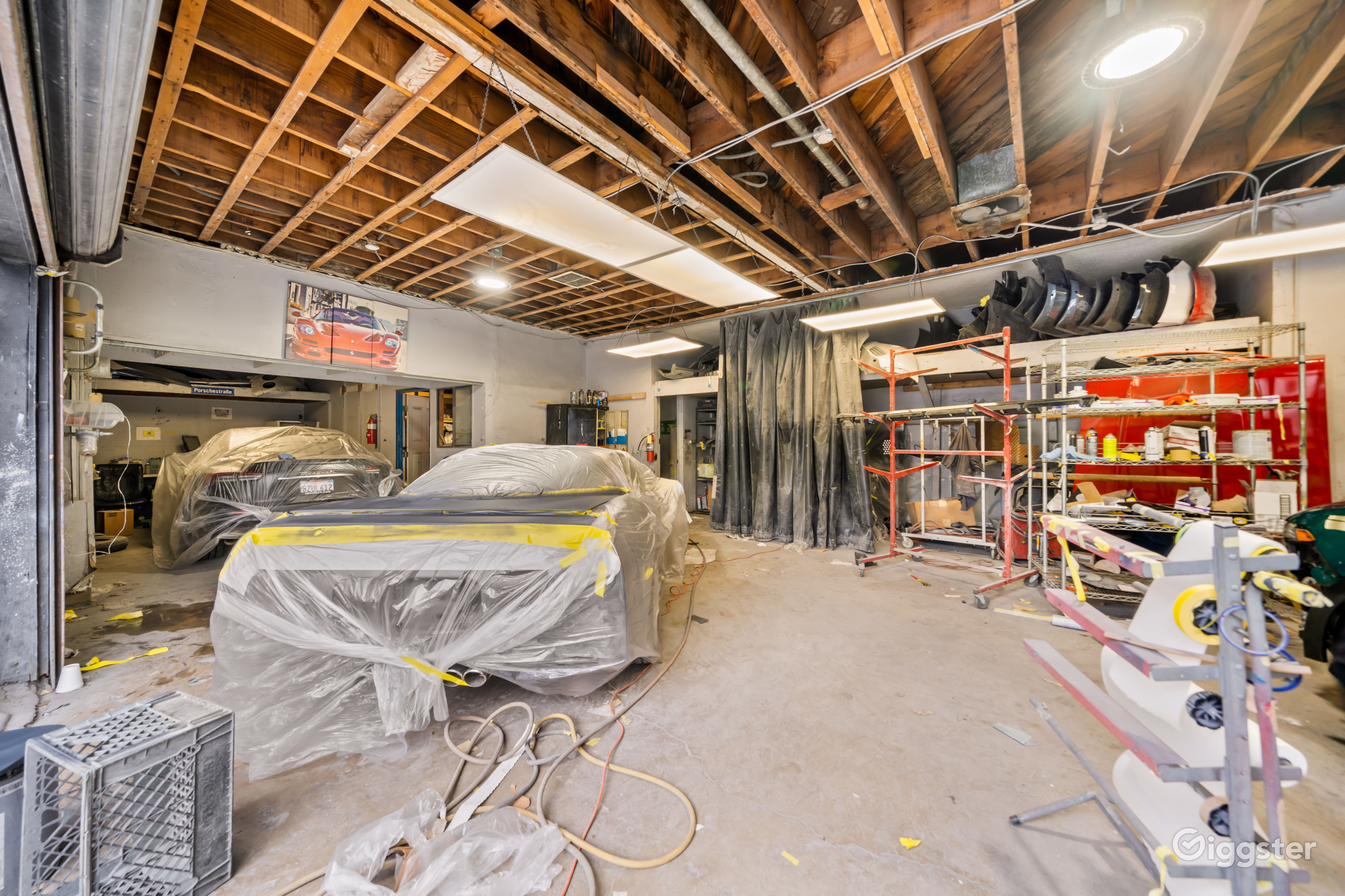 HOLLYWOOD EXOTIC BODY SHOP | Rent this location on Giggster