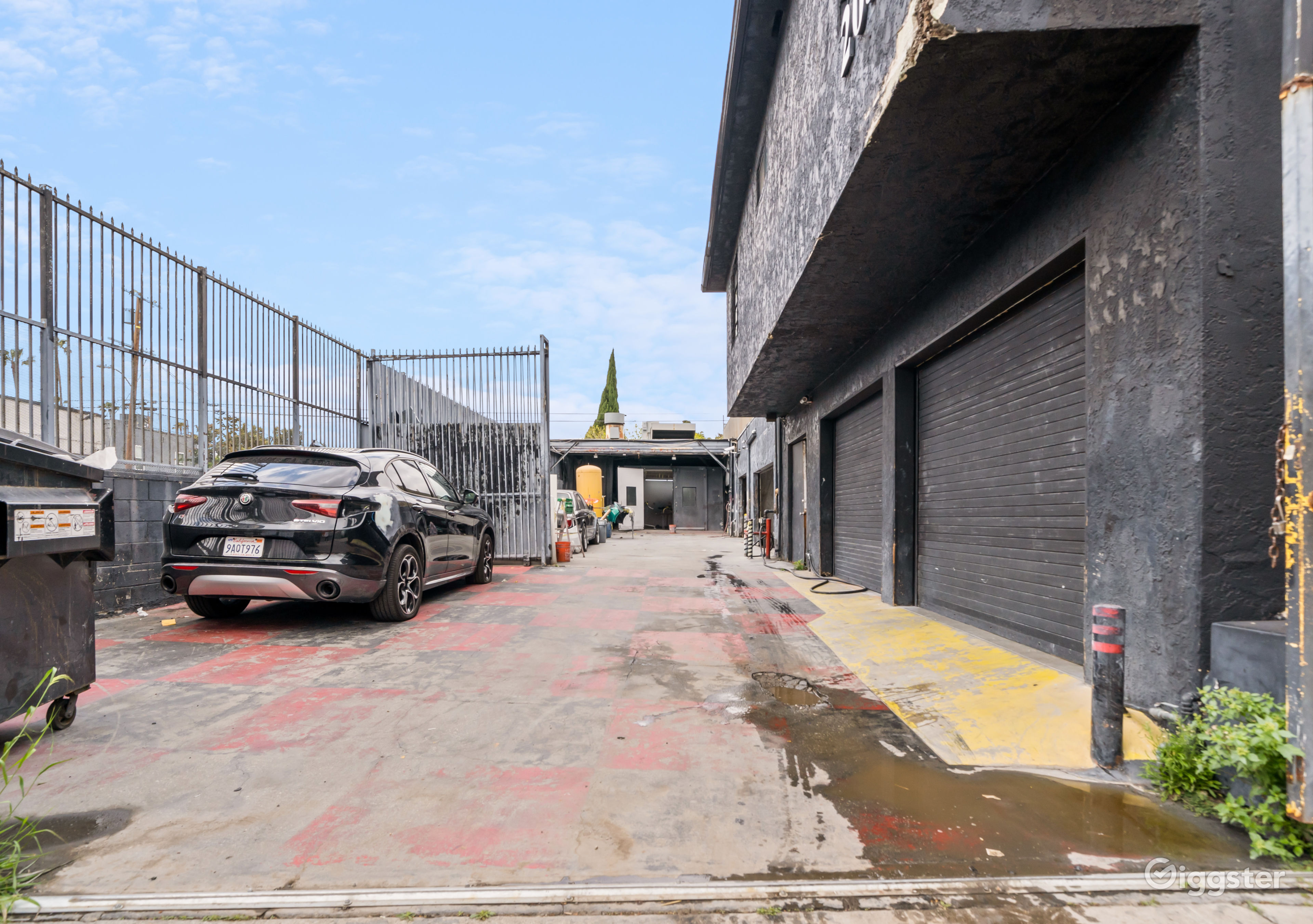 HOLLYWOOD EXOTIC BODY SHOP | Rent this location on Giggster