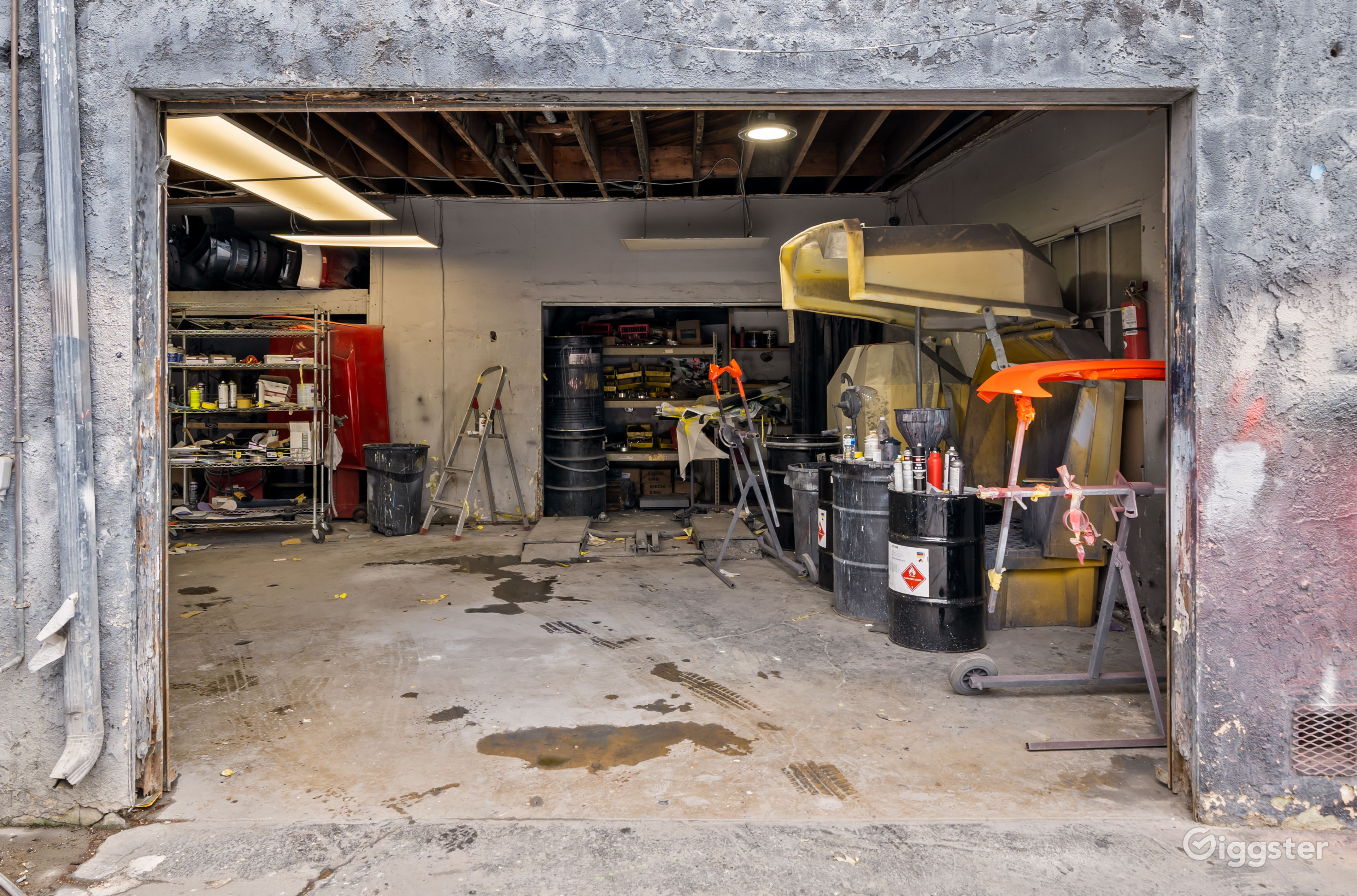 HOLLYWOOD EXOTIC BODY SHOP | Rent this location on Giggster