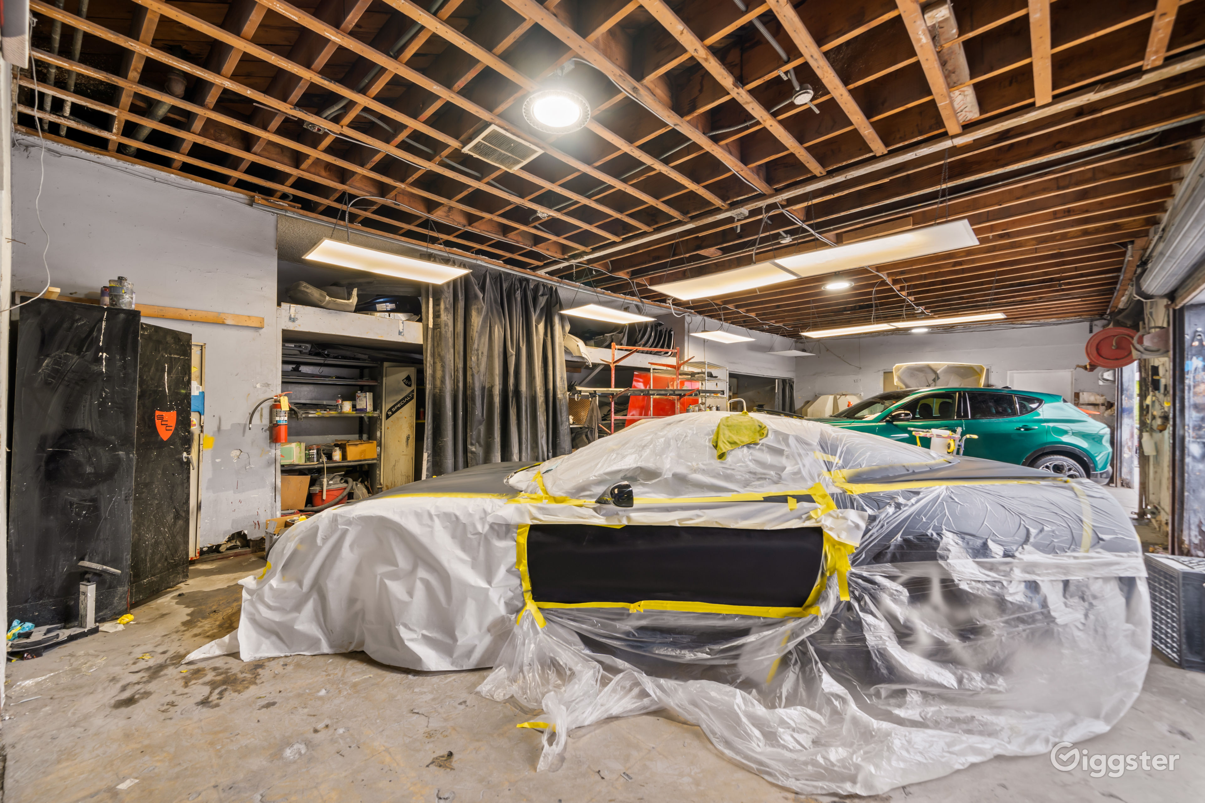 HOLLYWOOD EXOTIC BODY SHOP | Rent this location on Giggster