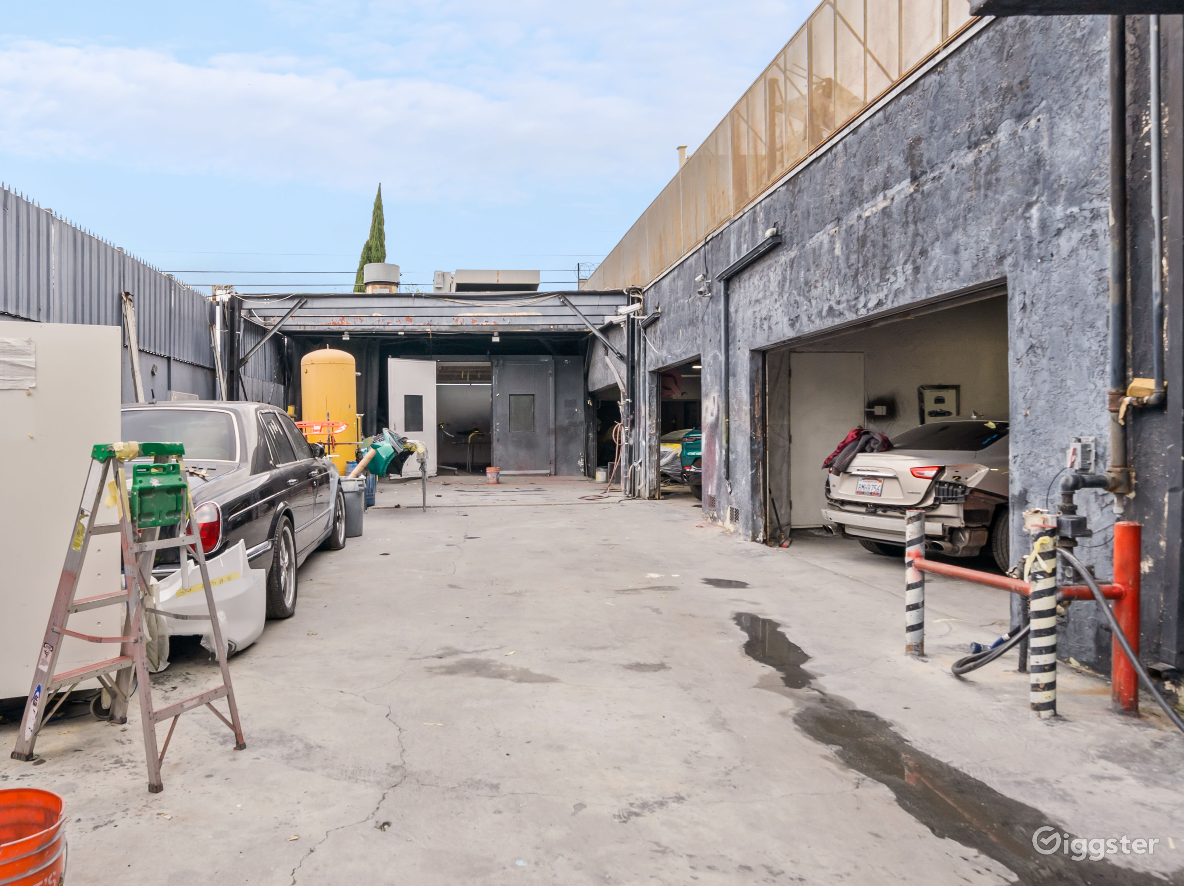 HOLLYWOOD EXOTIC BODY SHOP | Rent this location on Giggster