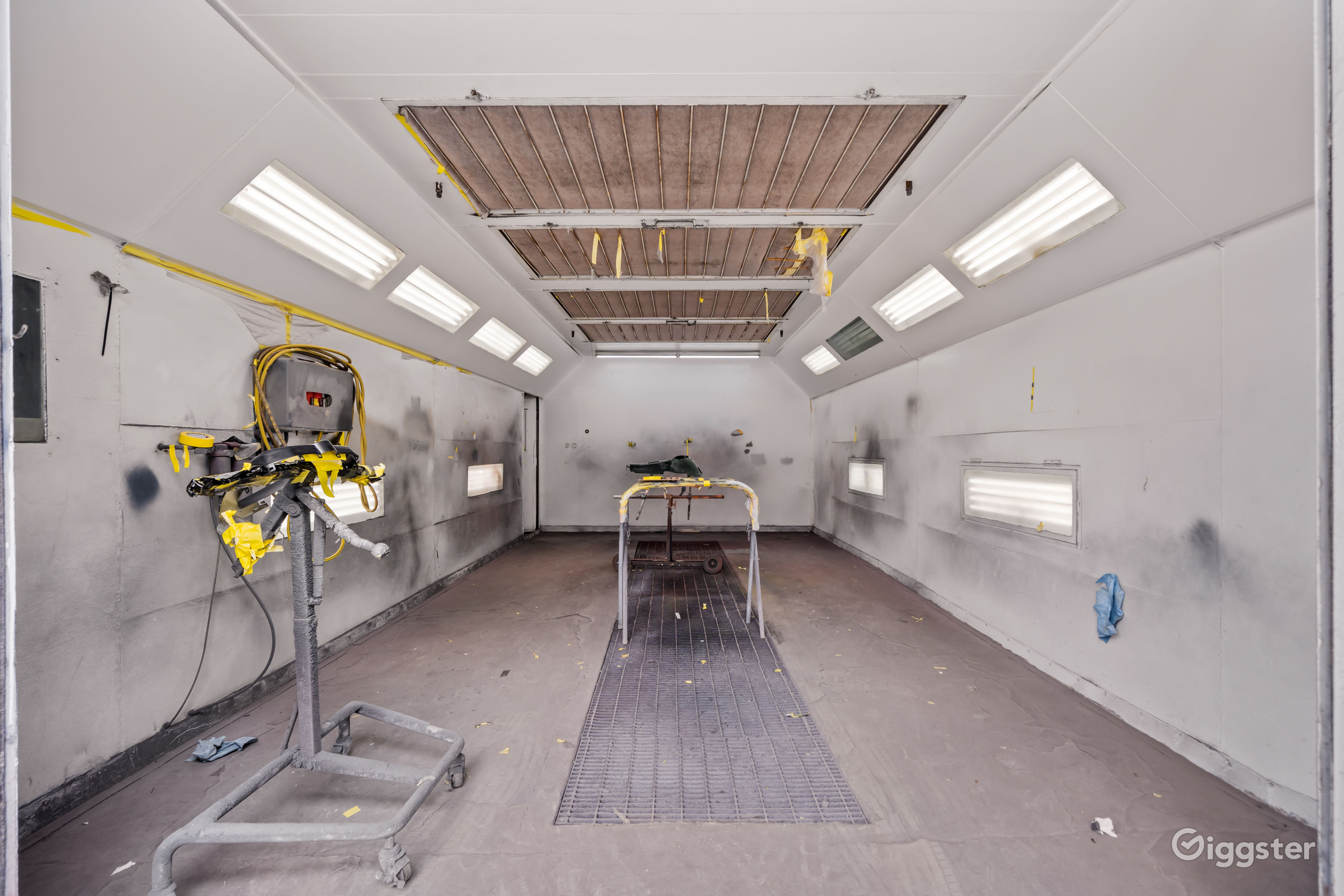 HOLLYWOOD EXOTIC BODY SHOP | Rent this location on Giggster