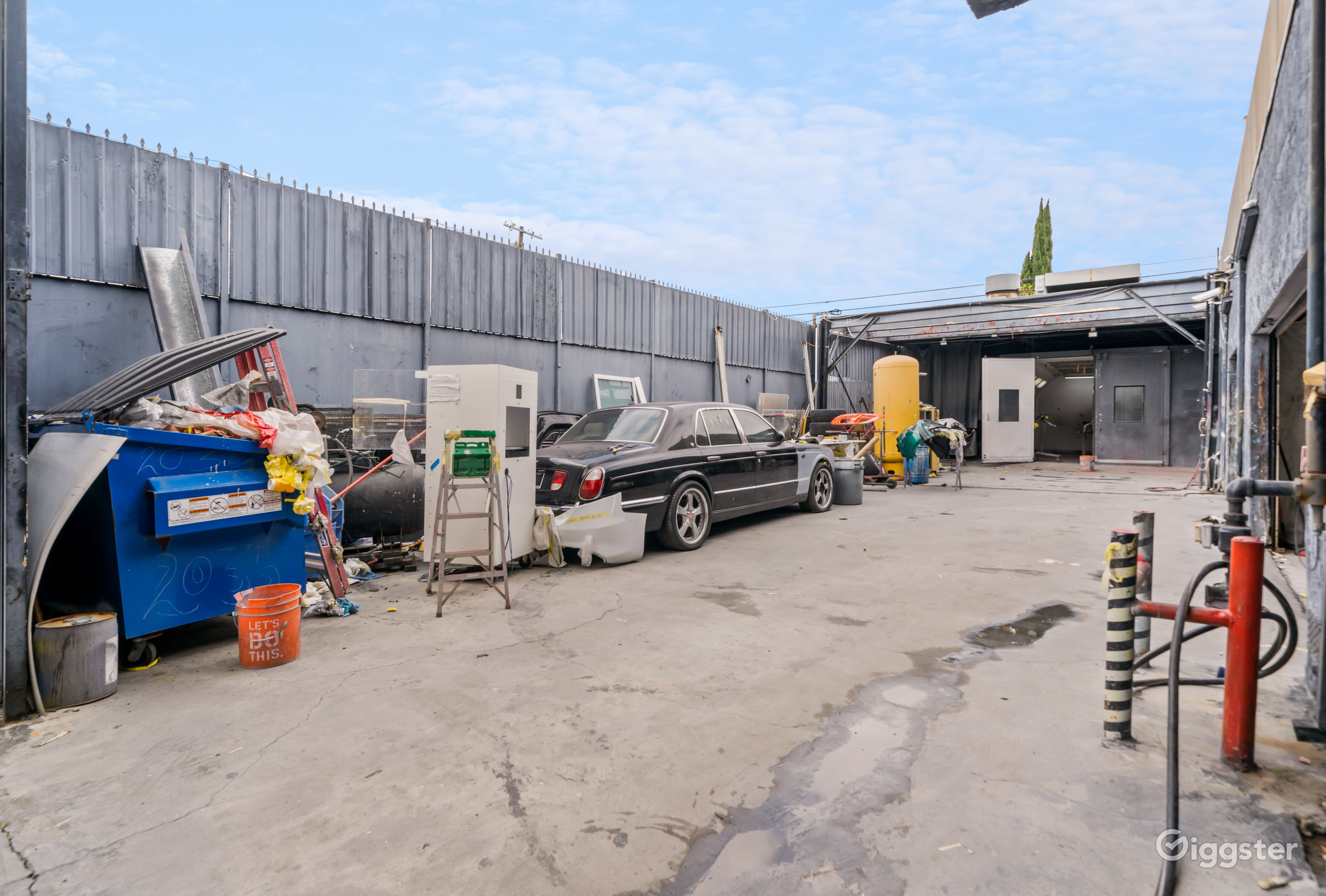 HOLLYWOOD EXOTIC BODY SHOP | Rent this location on Giggster