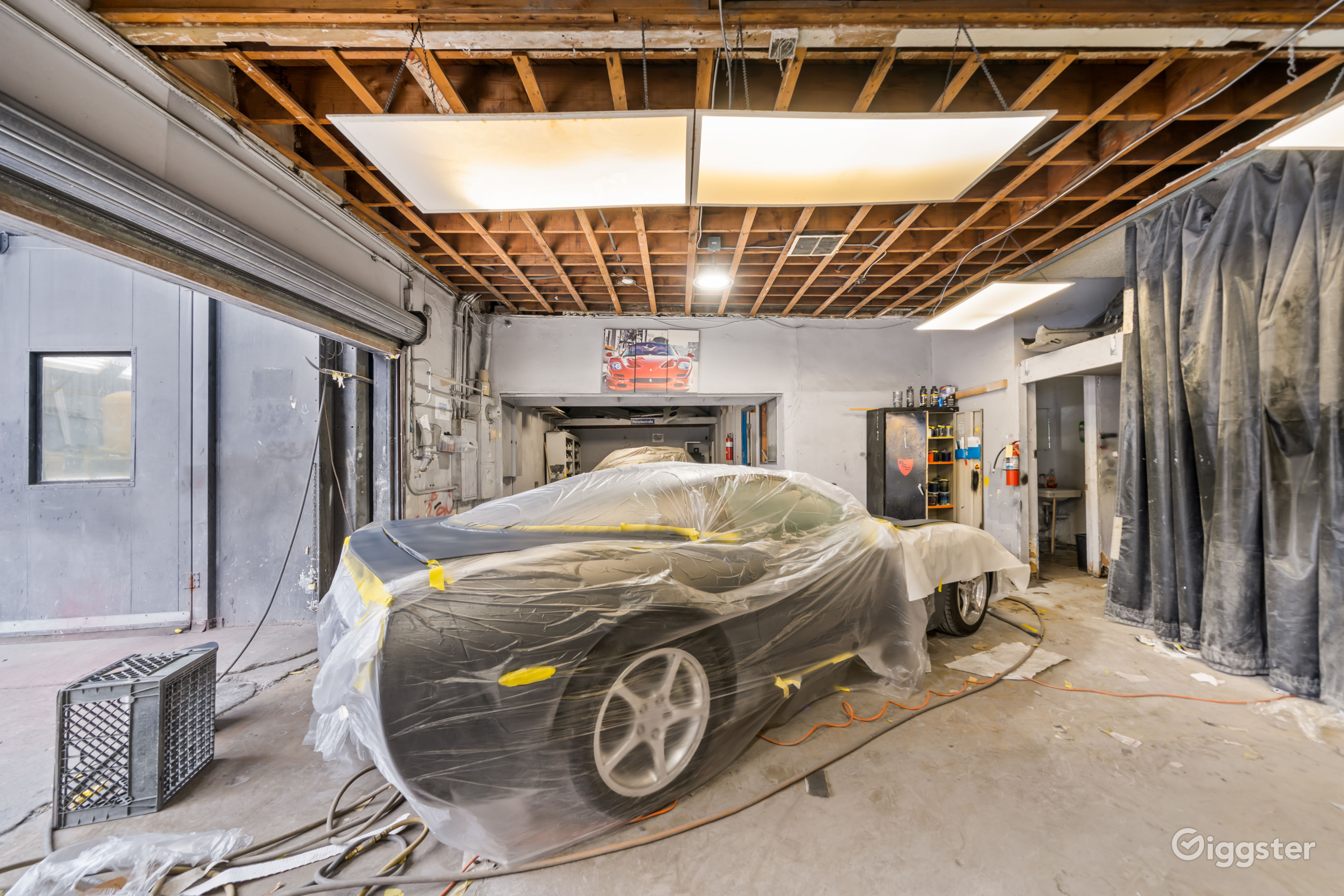 HOLLYWOOD EXOTIC BODY SHOP | Rent this location on Giggster