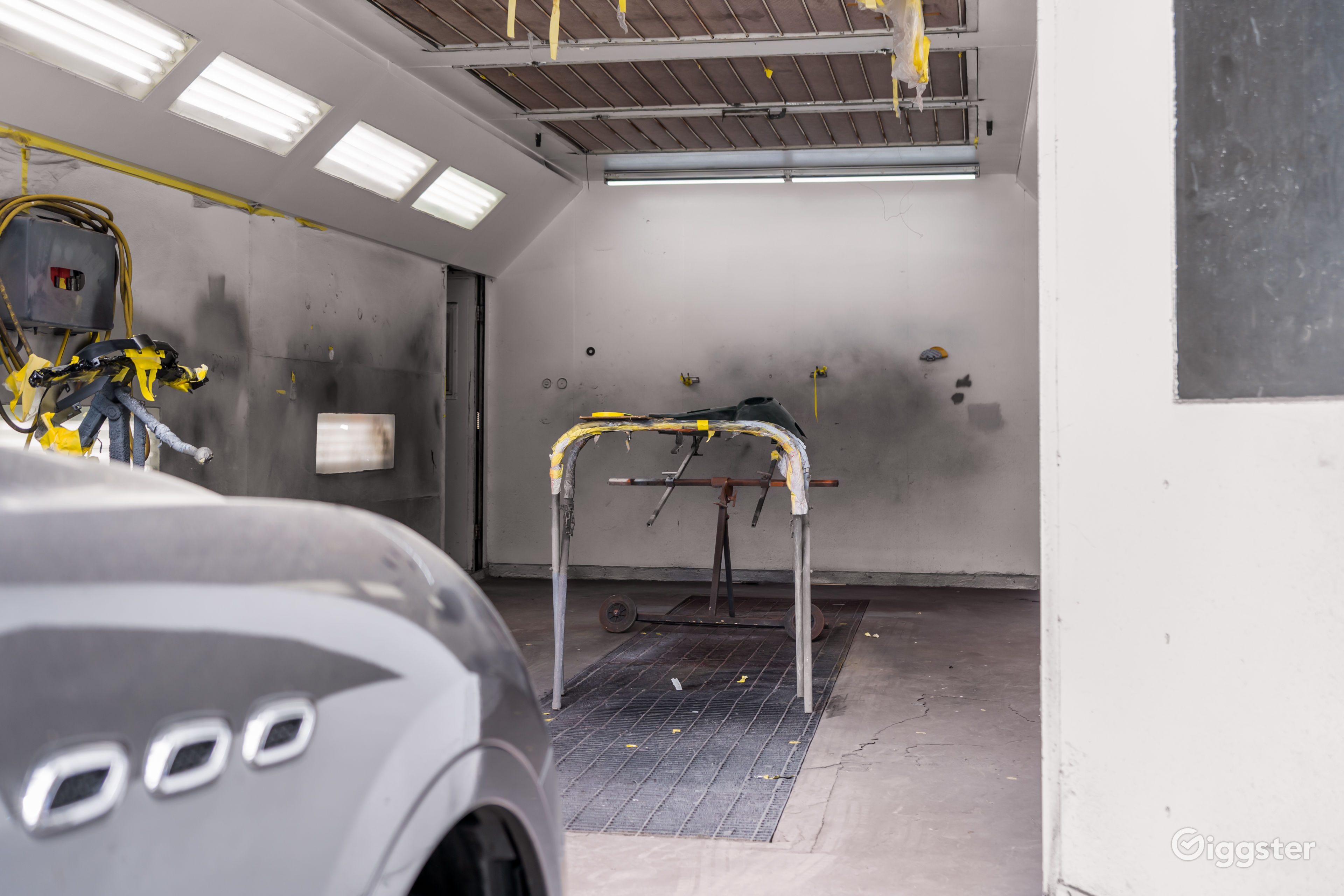 HOLLYWOOD EXOTIC BODY SHOP | Rent this location on Giggster