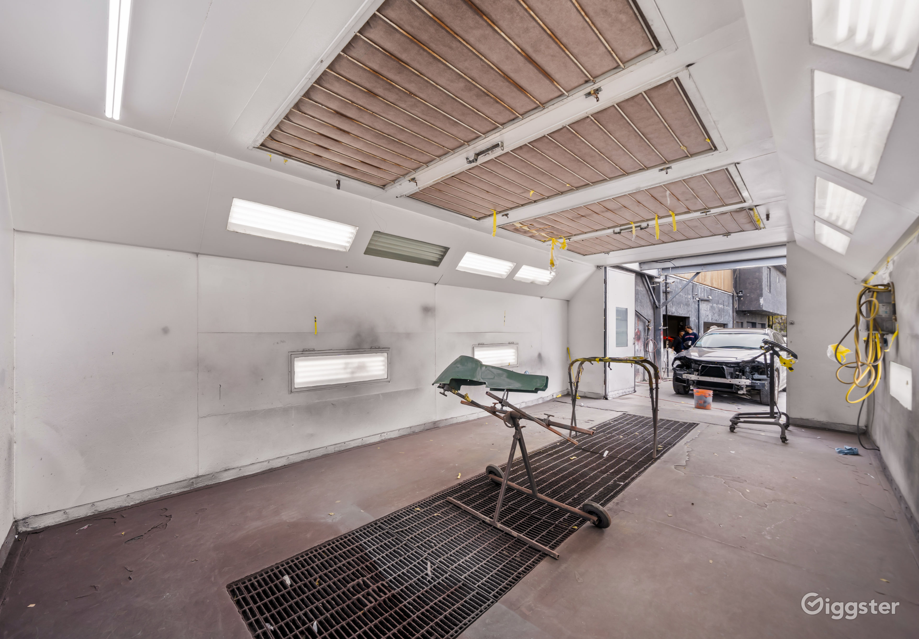 HOLLYWOOD EXOTIC BODY SHOP | Rent this location on Giggster