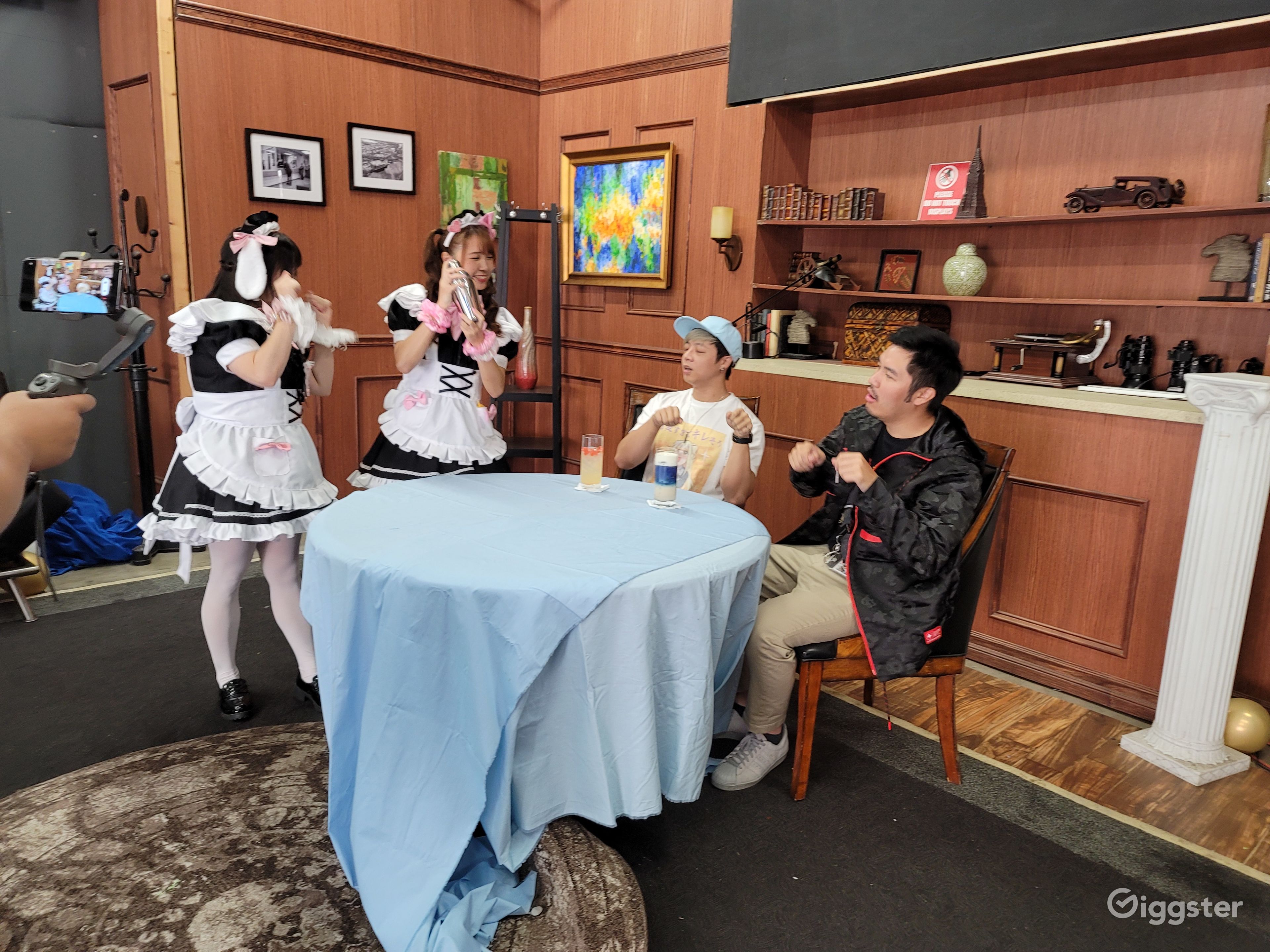 Larry King' studio with hundreds of sets and props | Rent this location ...