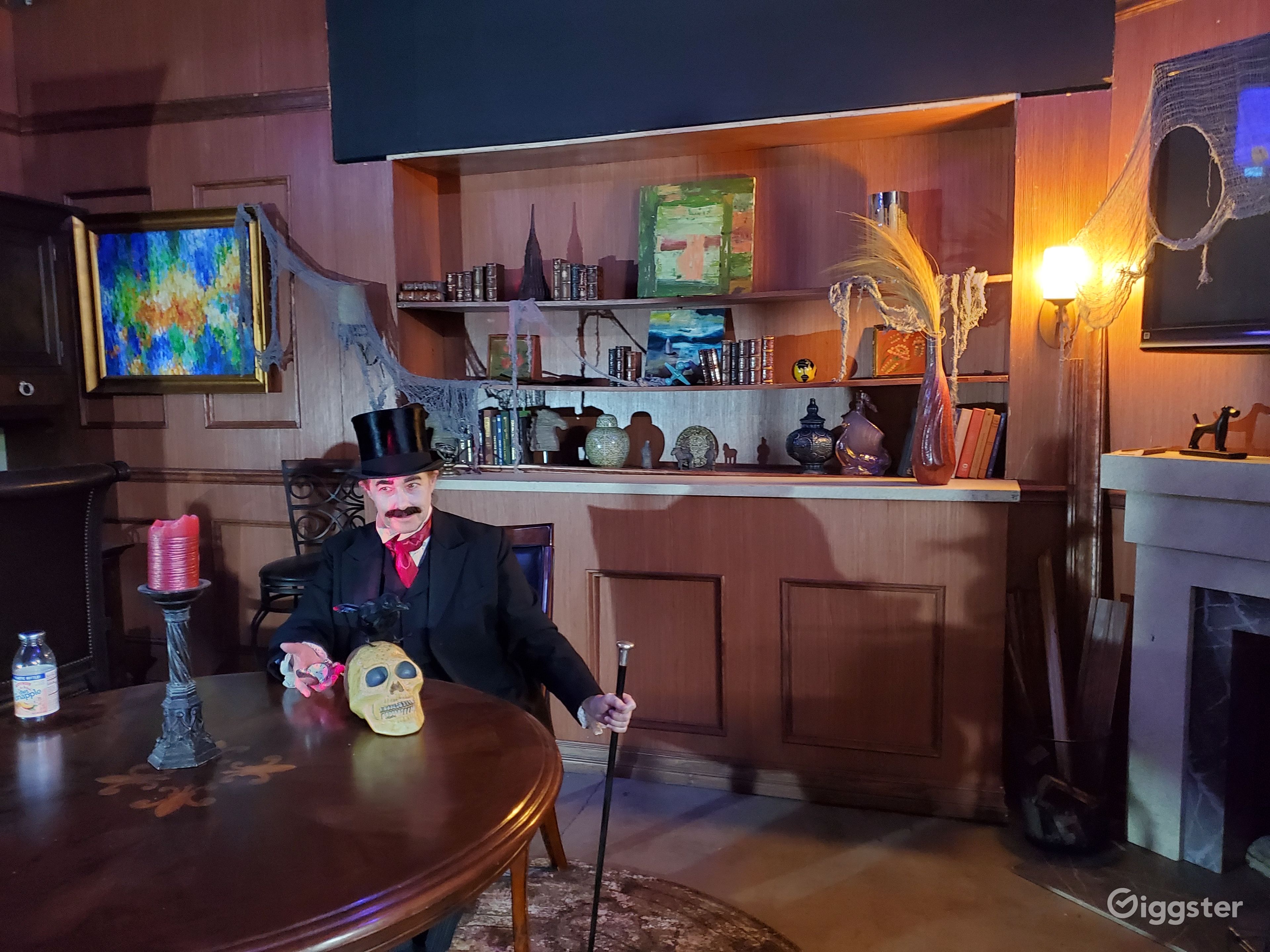 Larry King' studio with hundreds of sets and props | Rent this location ...