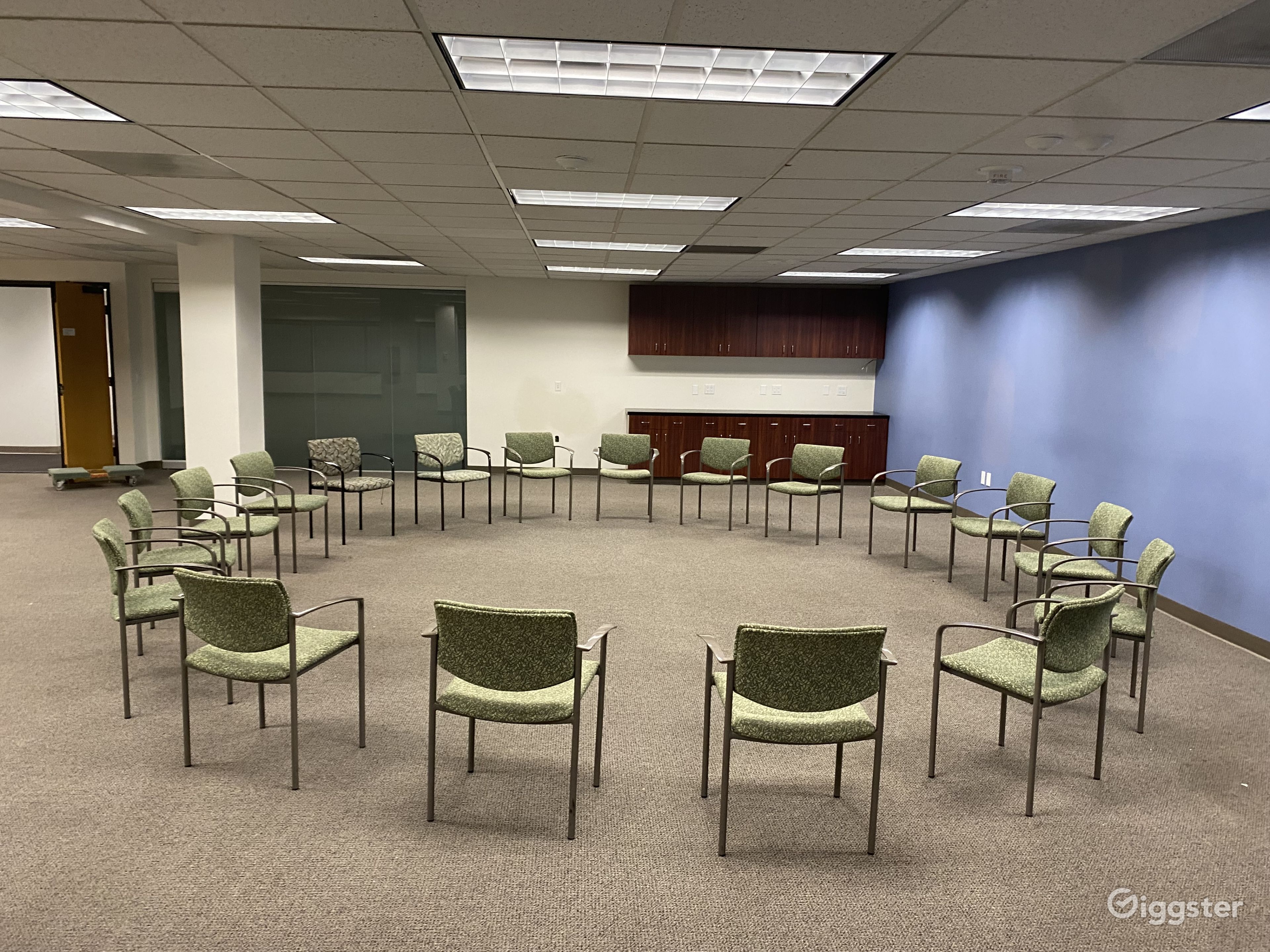 Suite 470: TWELVE STEPS (LAX) | Rent this location on Giggster