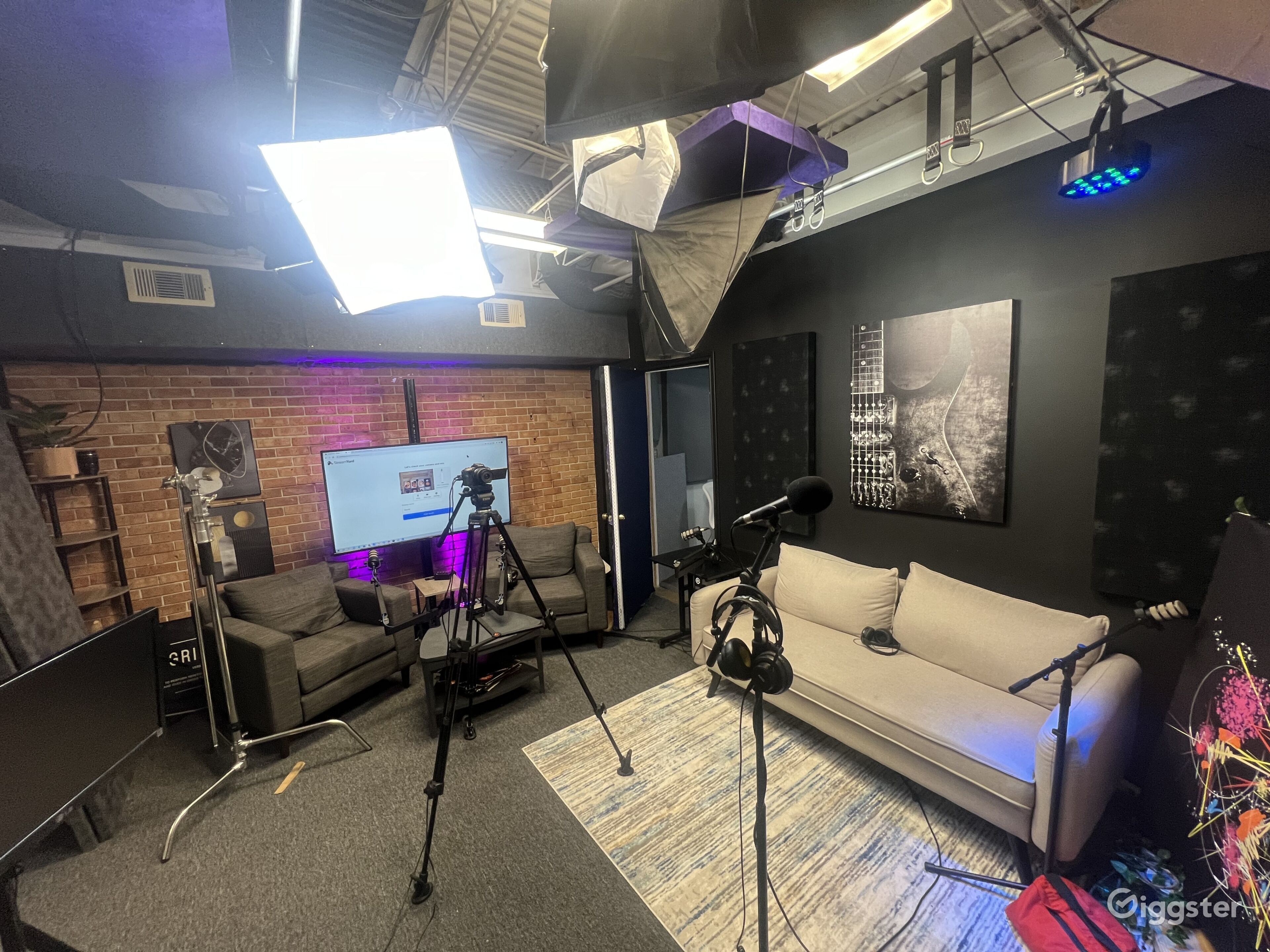 Video Podcast Studio | Rent this location on Giggster