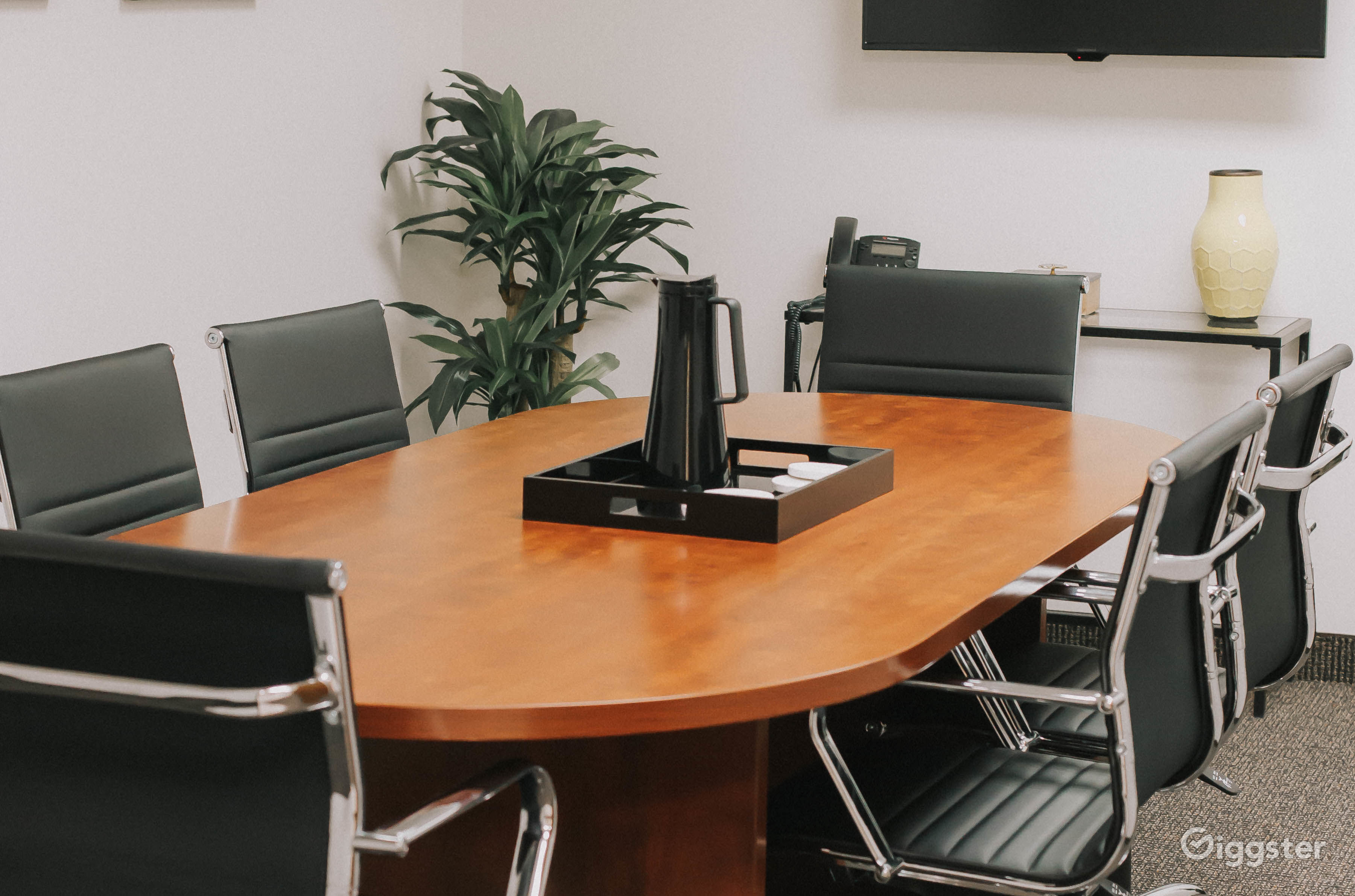 6 Person Meeting Room at Downtown Fort Worth | Rent this location on ...