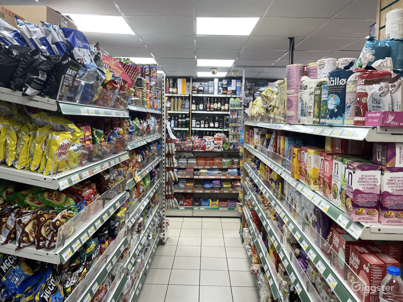 Small supermarket in Shoreditch / Hoxton | Rent this location on Giggster