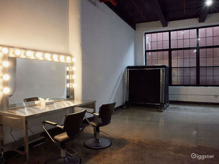 Beautiful White Box Photo Studio | Rent this location on Giggster