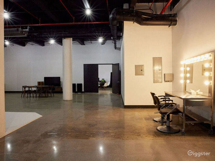 Beautiful White Box Photo Studio | Rent this location on Giggster