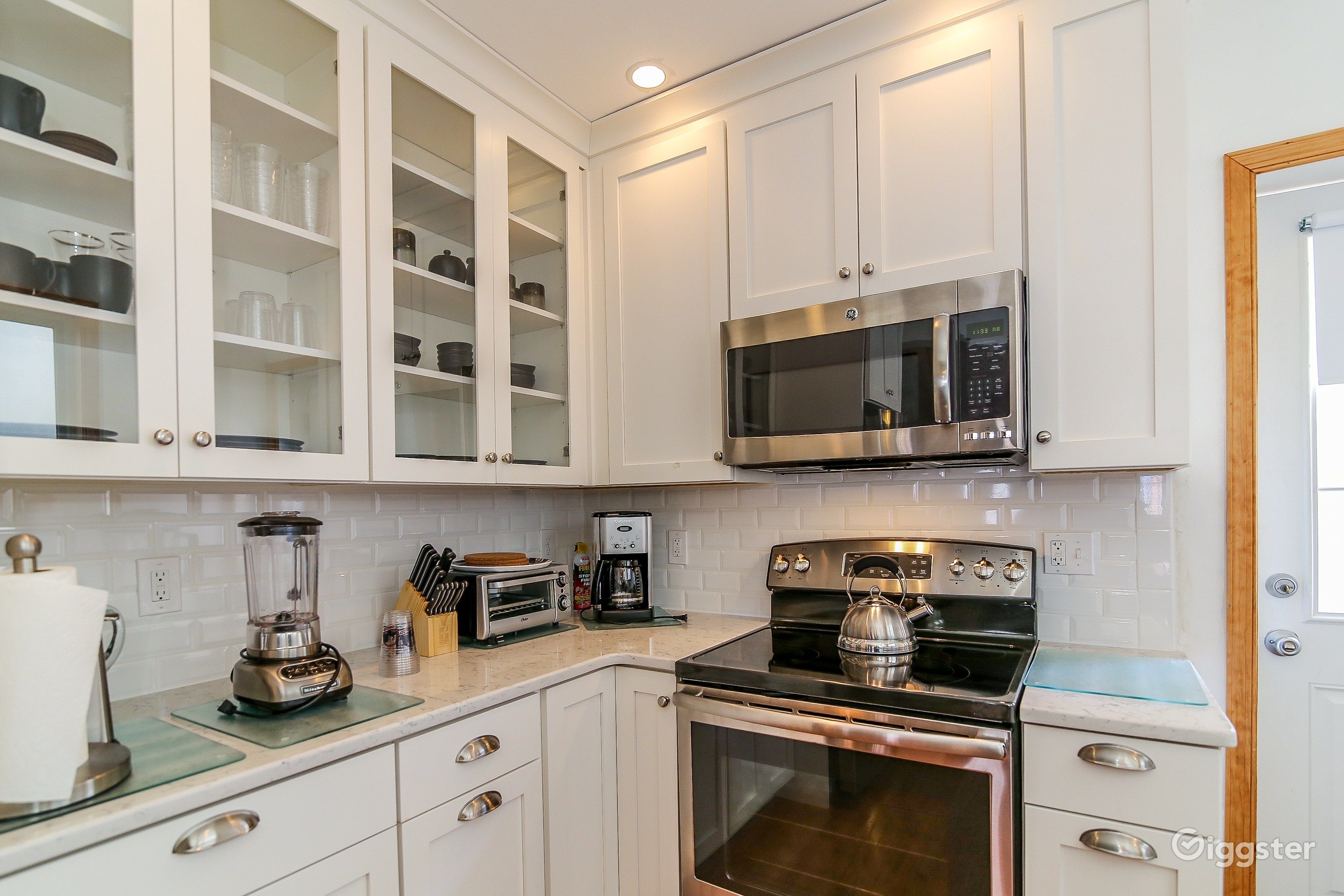 Charming Philly Row Home in Art Museum Area! | Rent this location on ...