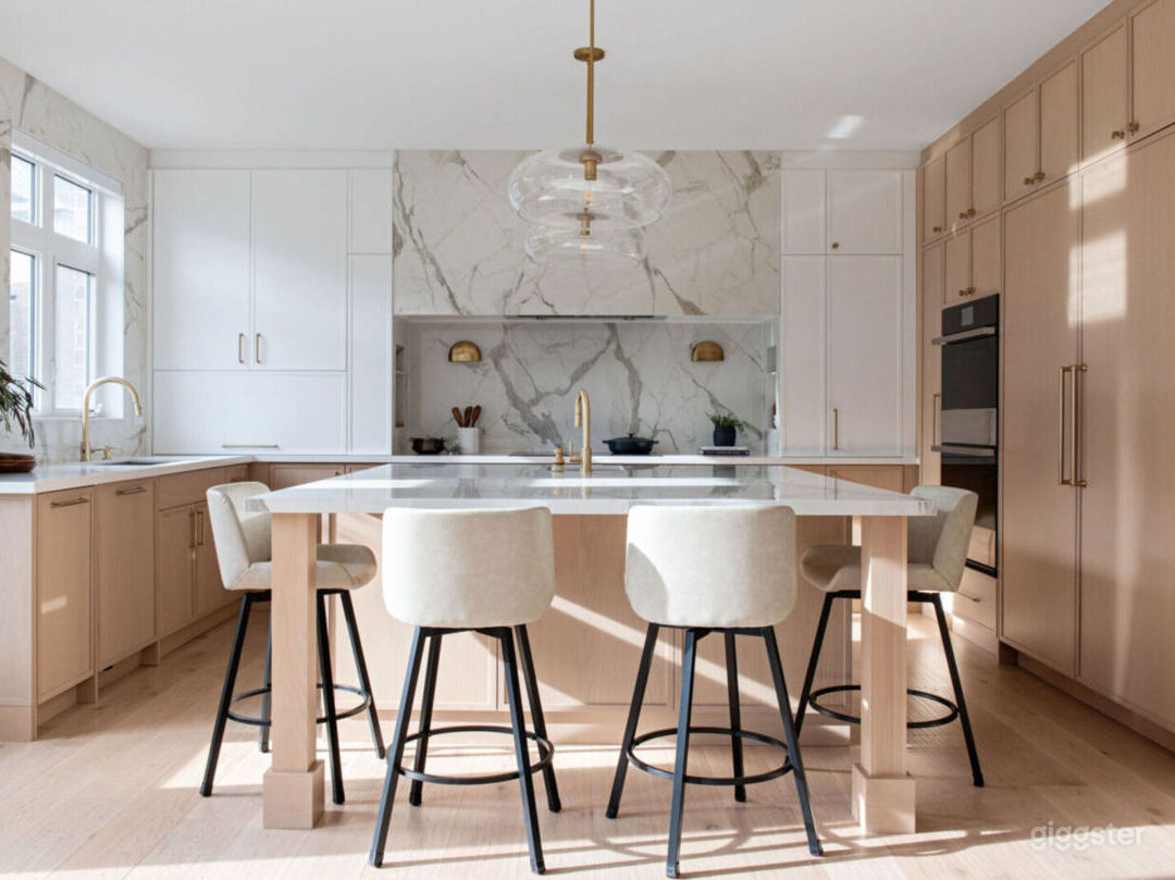 Luxury designer kitchen in the GTA | Rent this location on Giggster