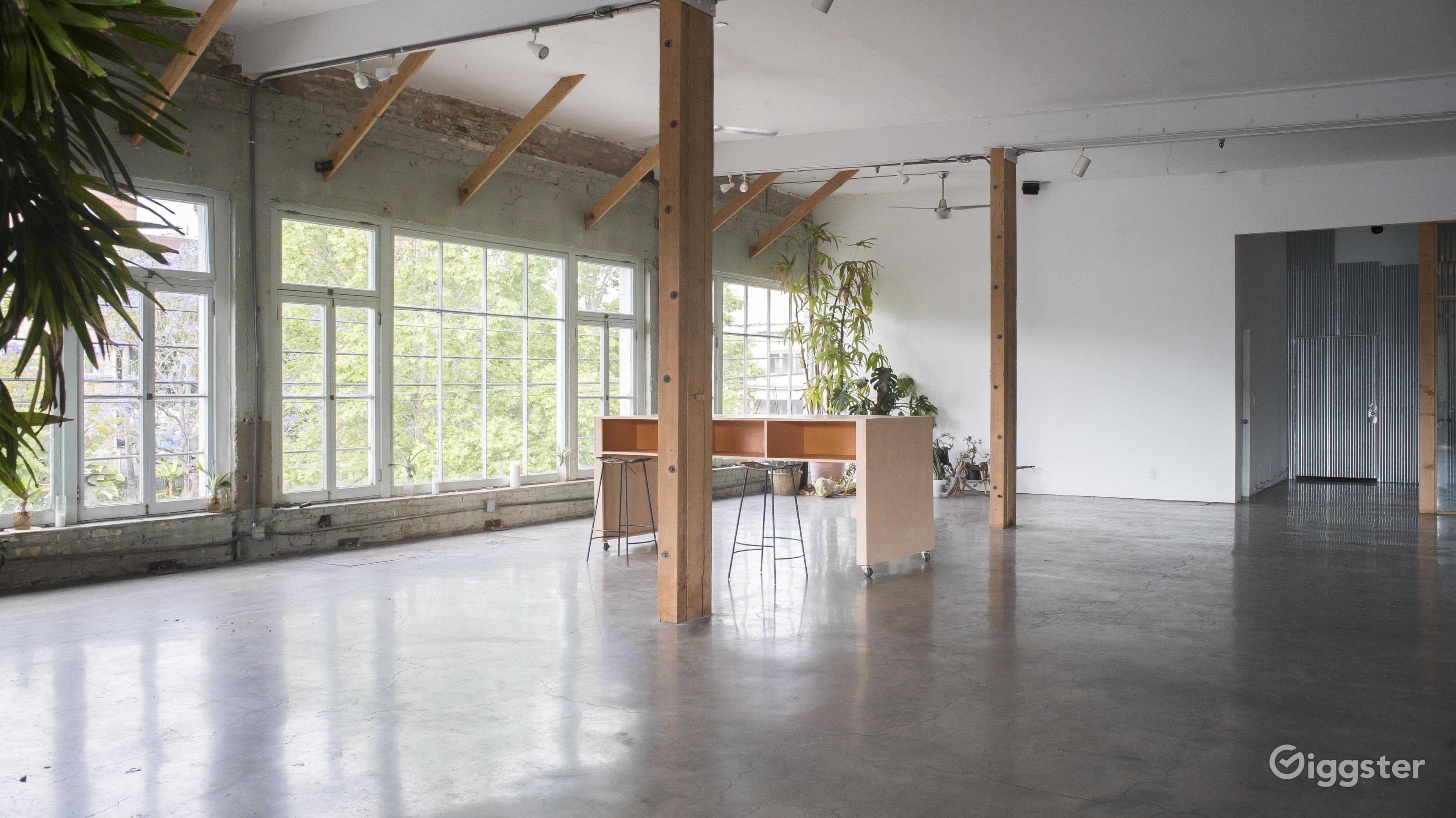 Warehouse Loft with Stunning Windows and Detail | Rent this location on ...