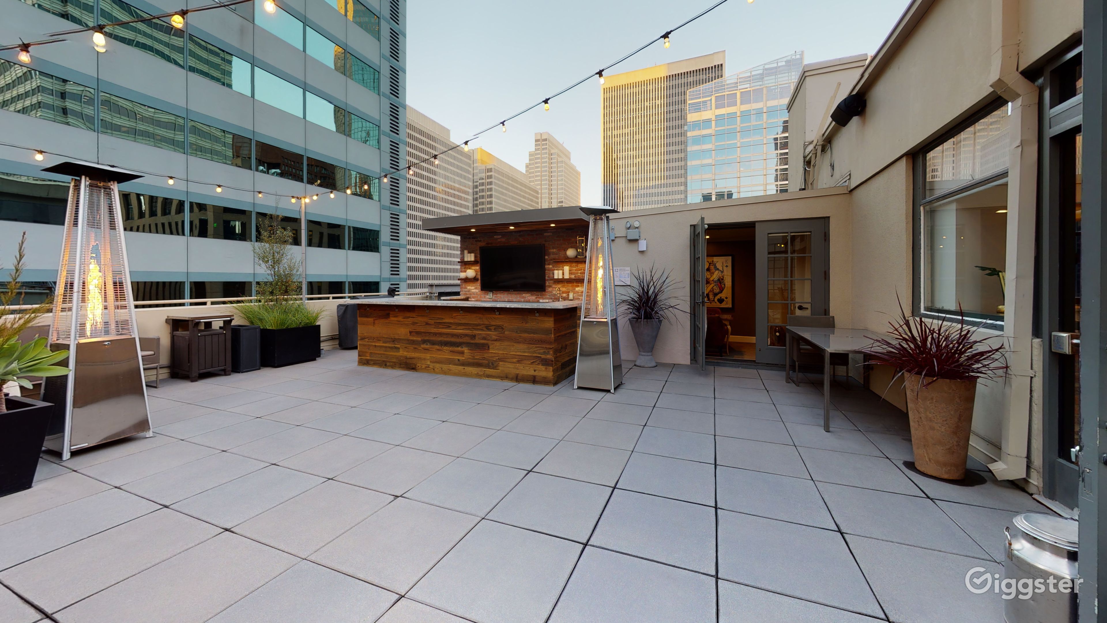 Califonia's 260 Rooftop & Lounge | Rent this location on Giggster