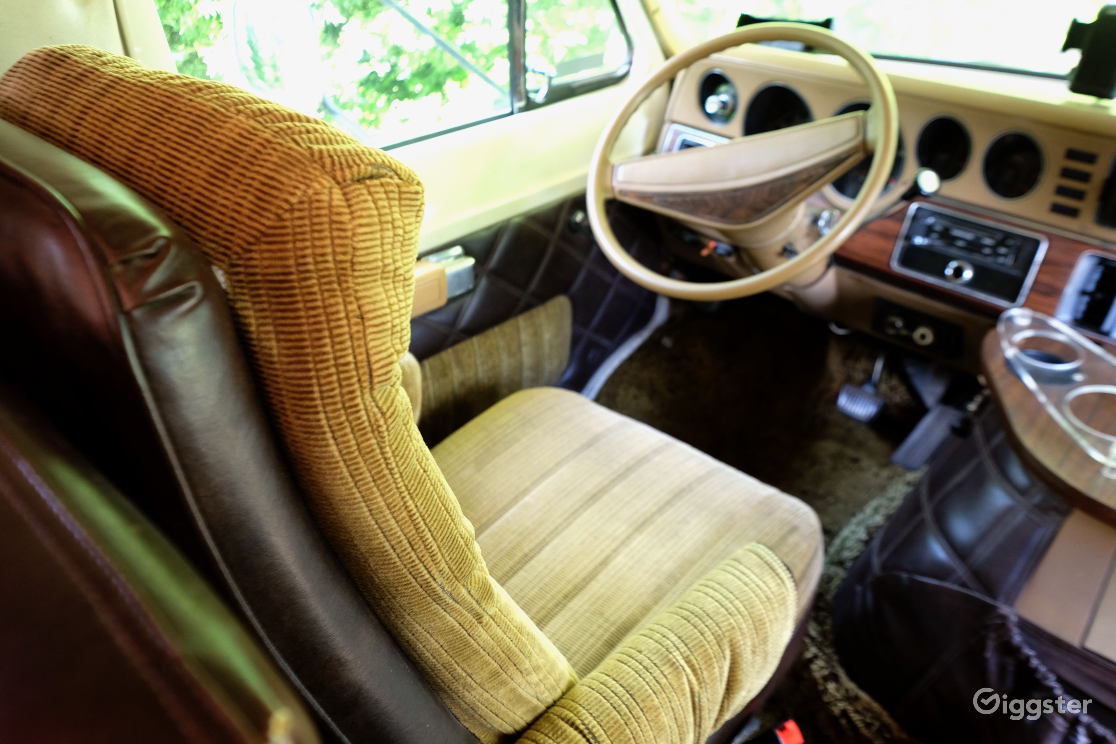 Iconic 80s Americana Motorhome | Rent this location on Giggster