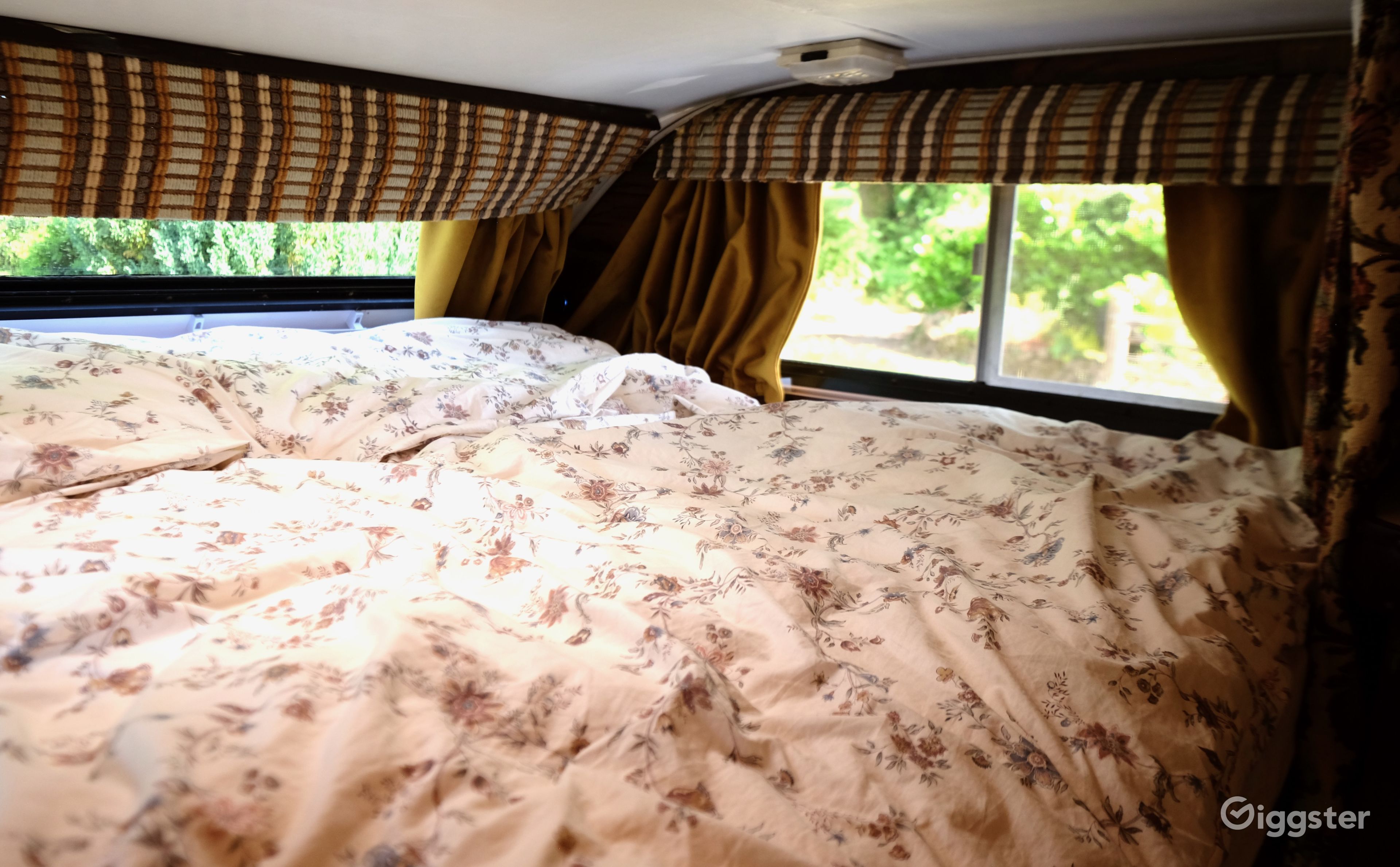 Iconic 80s Americana Motorhome | Rent this location on Giggster