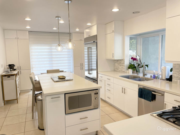 Bright Home w White Kitchen! | Rent this location on Giggster