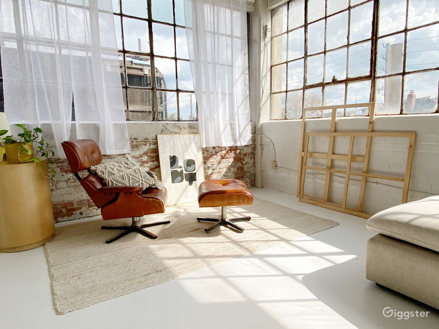 New York Style Loft With White Brick | Rent this location on Giggster