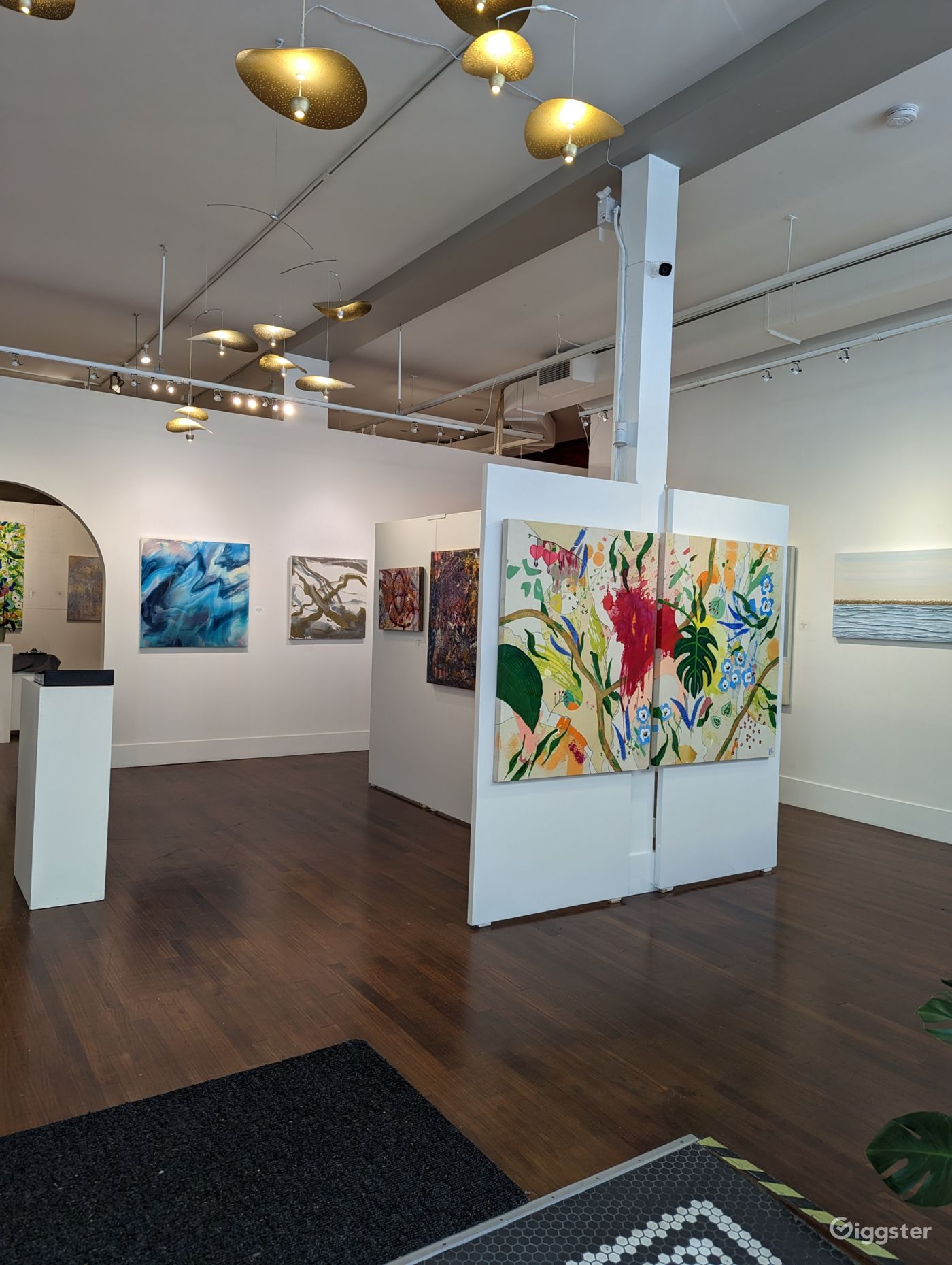 Beautiful and Elegant Art Gallery | Rent this location on Giggster