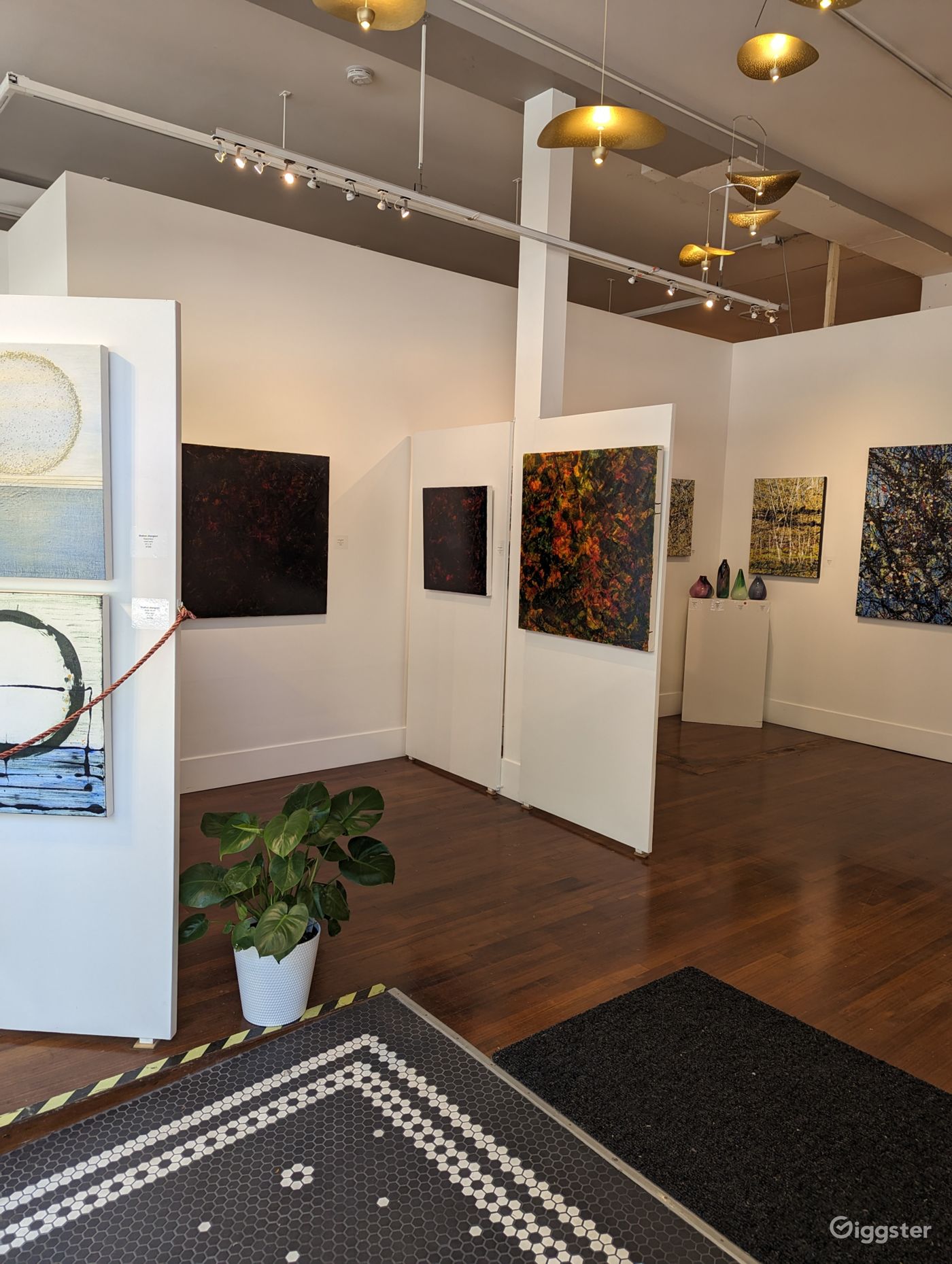 Beautiful and Elegant Art Gallery | Rent this location on Giggster