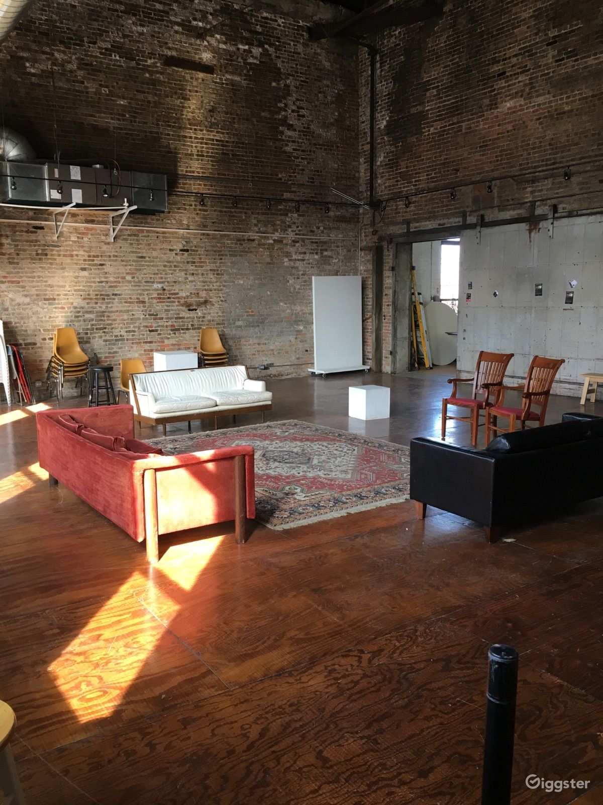 West Town Gallery/Loft Space | Rent this location on Giggster