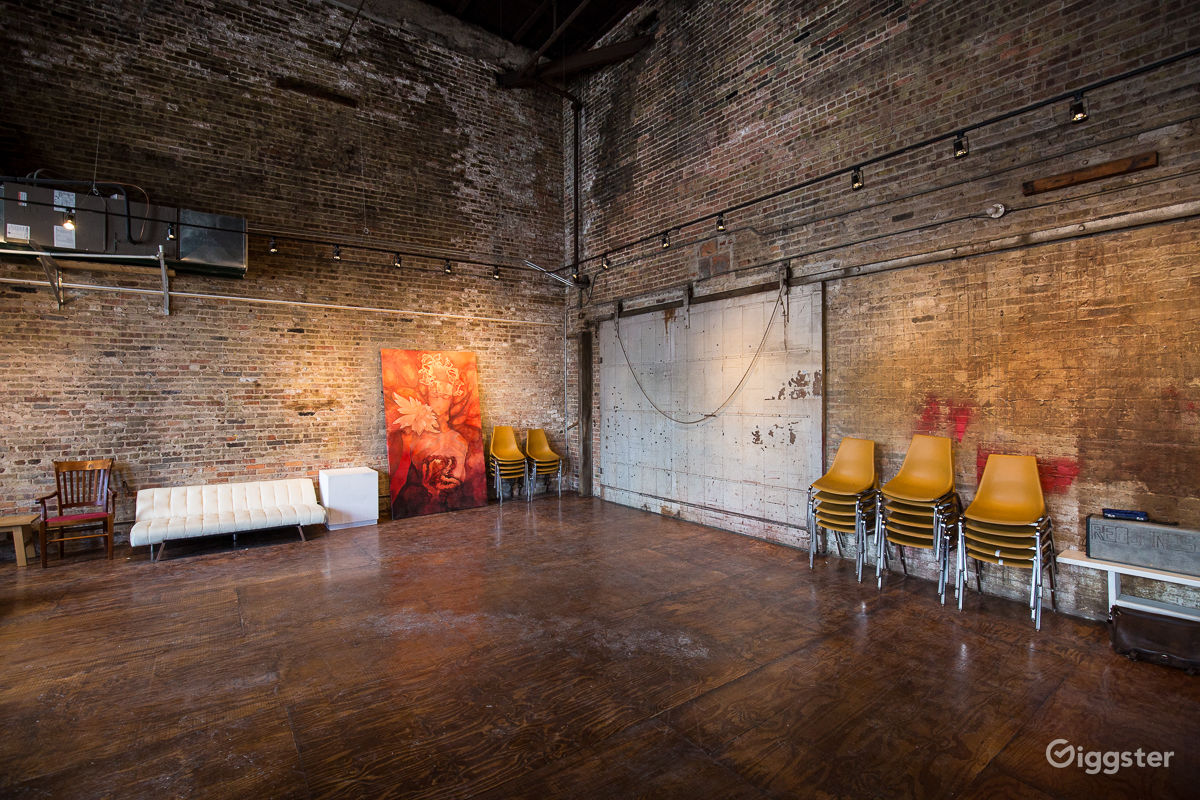 West Town Gallery/Loft Space | Rent this location on Giggster
