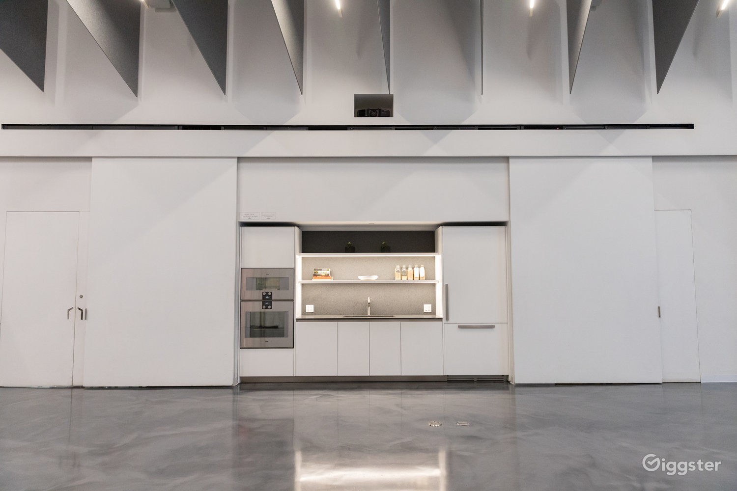 Sustainable White-Box Event Space NYC | Rent this location on Giggster