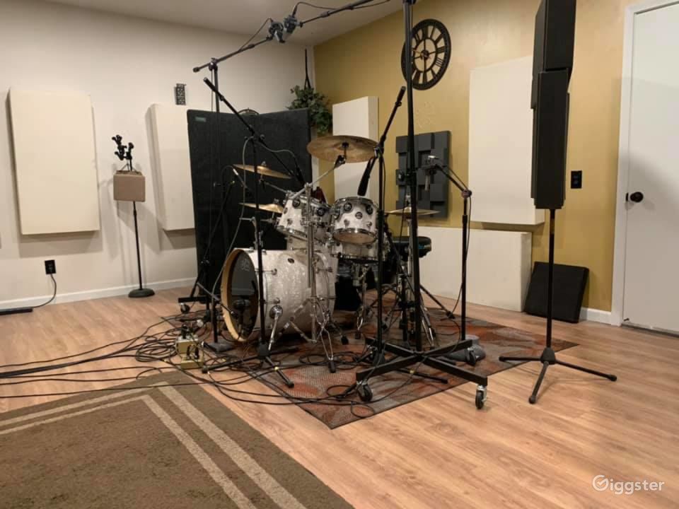 Fully-Equipped with an Old-School Feel Recording Studio in Reno | Rent ...