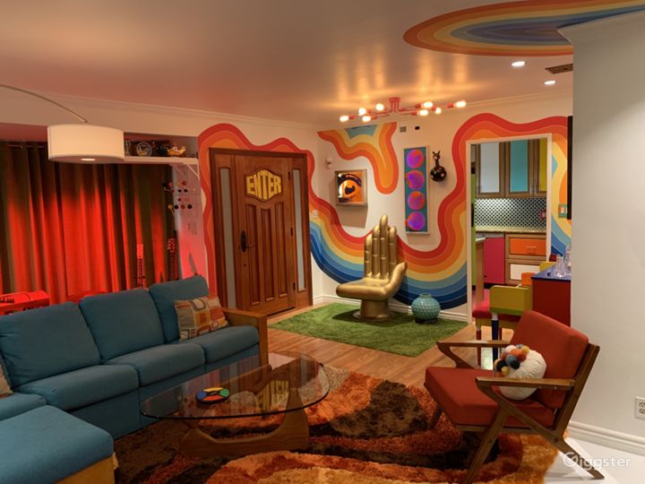 Psychedelic Artists home with COLORFUL 70's vibes! | Rent this location ...