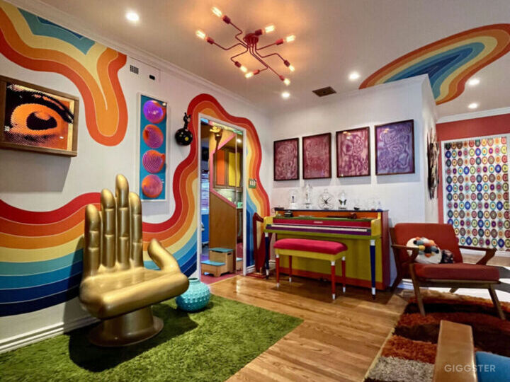 Psychedelic Artists home with COLORFUL 70's vibes! | Rent this location ...