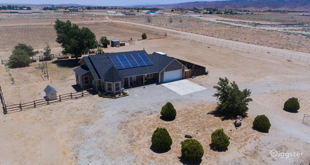 Wide open 5 acres Desert Ranch | Rent this location on Giggster