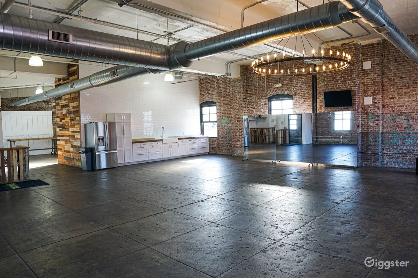 Cozy Event Space 2nd Floor: Event Venue | Rent this location on Giggster