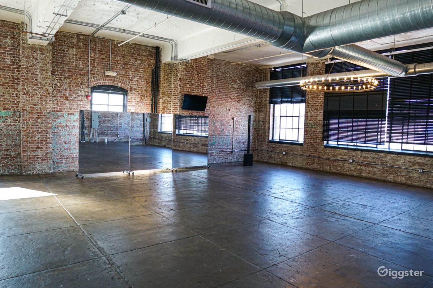 Cozy Event Space 2nd Floor: Event Venue | Rent this location on Giggster