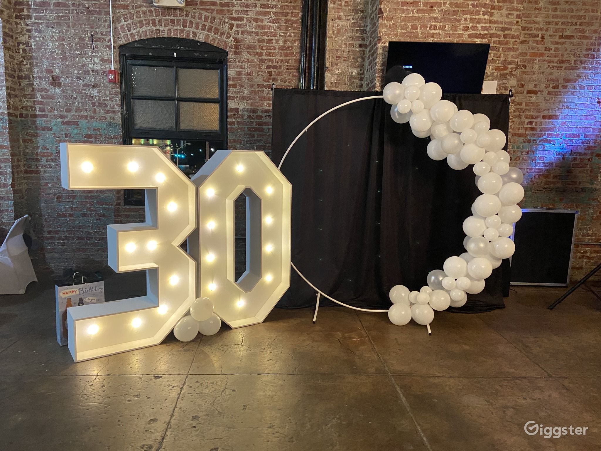 Cozy Event Space 2nd Floor: Event Venue | Rent this location on Giggster