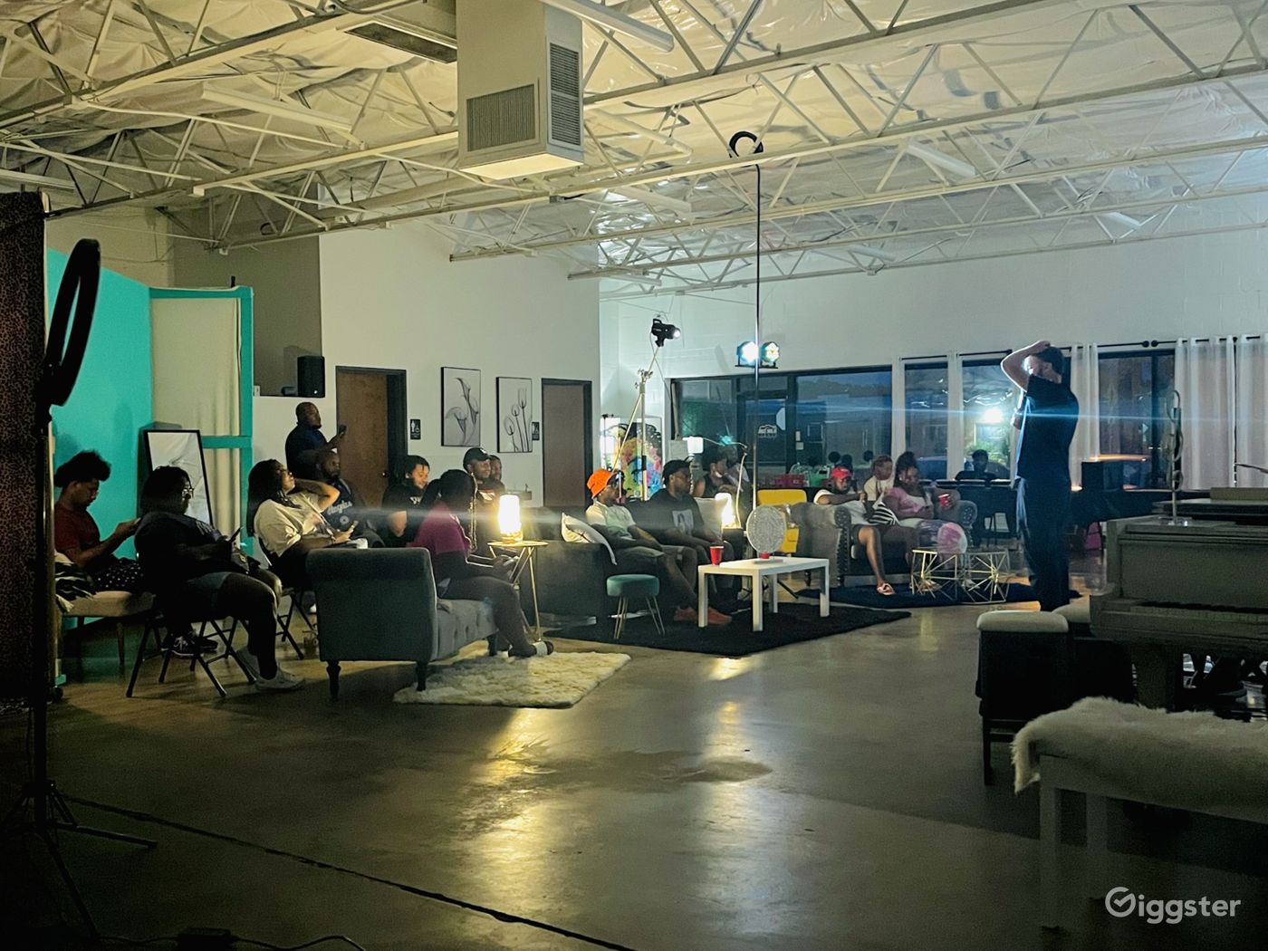 3,000 Sqft Downtown Dallas Natural Light Studio | Rent this location on ...