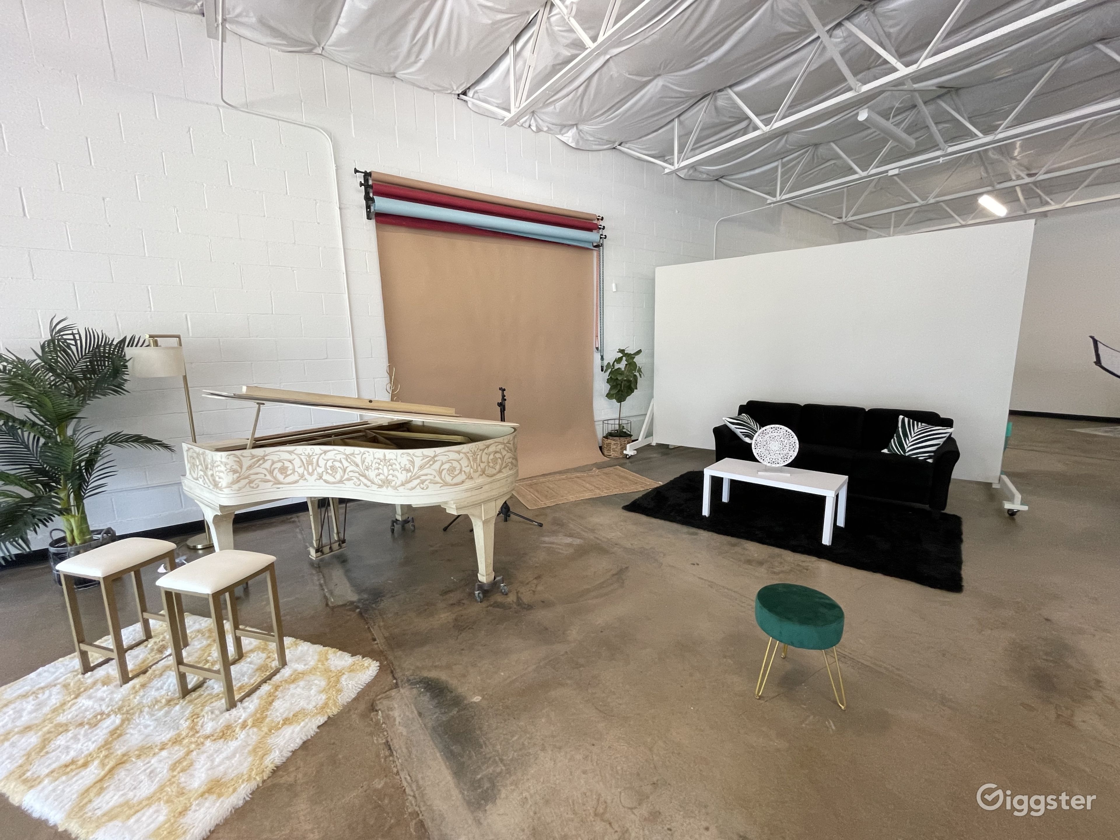 3,000 Sqft Downtown Dallas Natural Light Studio | Rent this location on ...